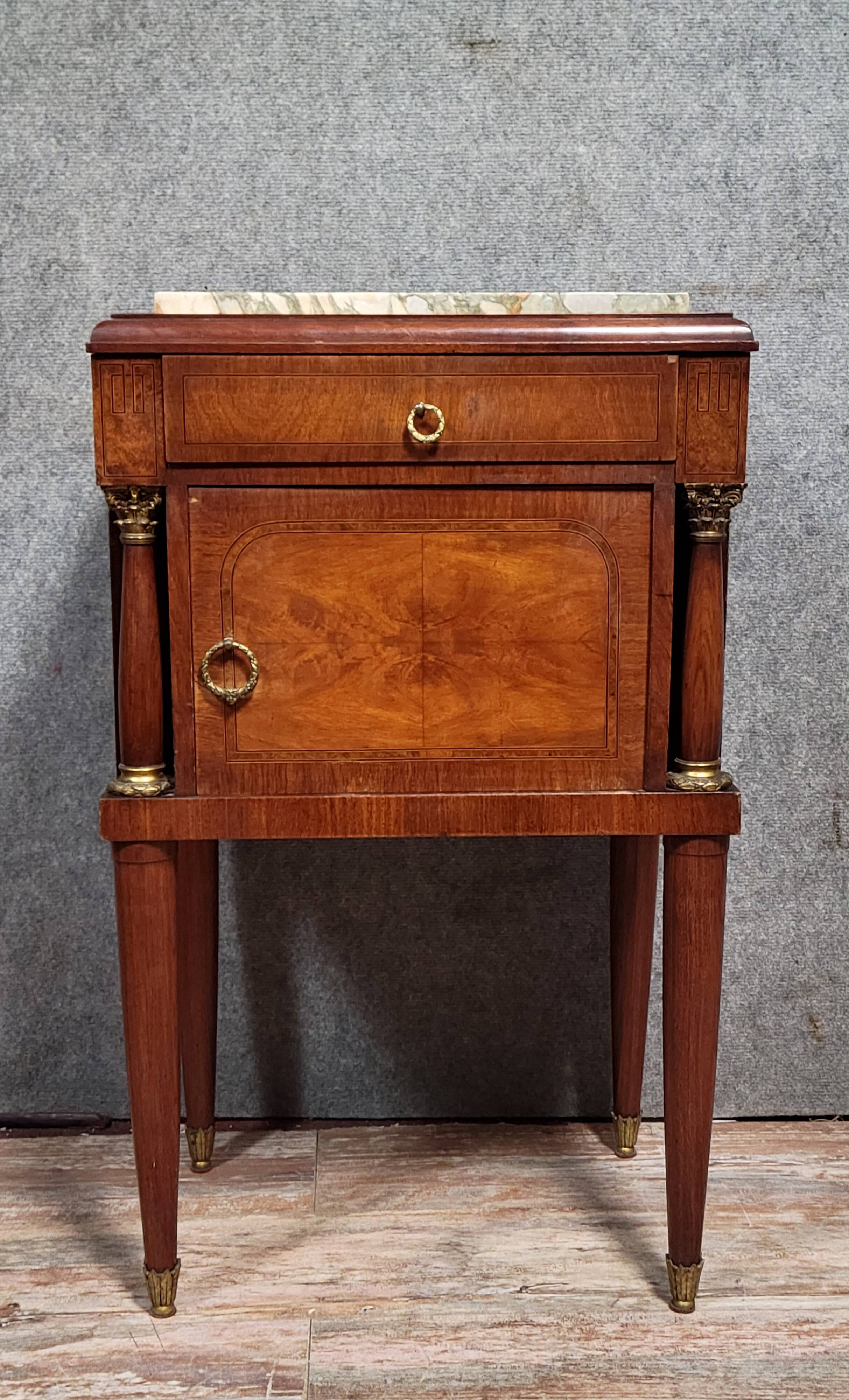 Table de chevet style Empire/Restauration, acajou et loupe | Selency