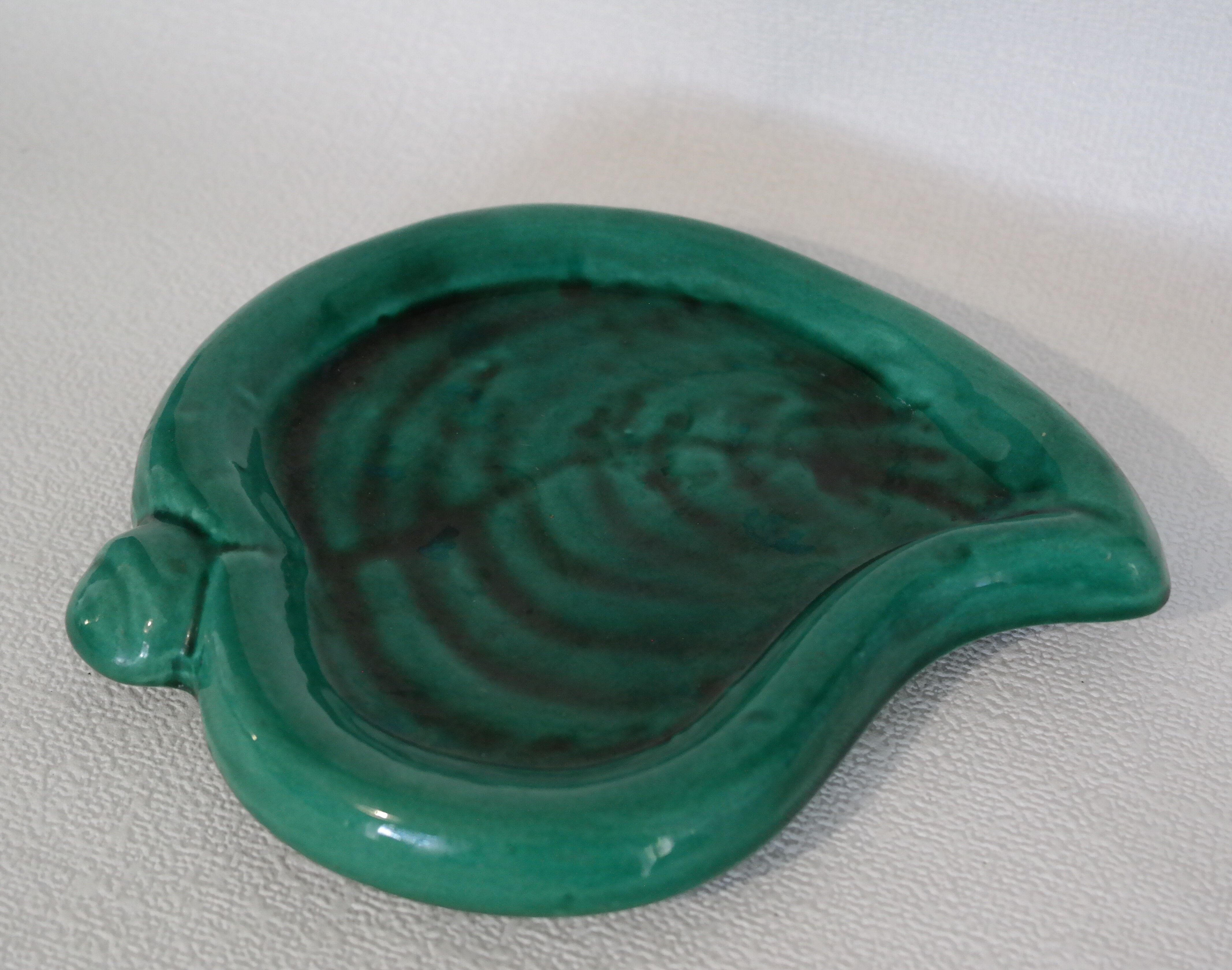Tobacciana Large green leaf ashtray Collectibles Art & Collectibles ...