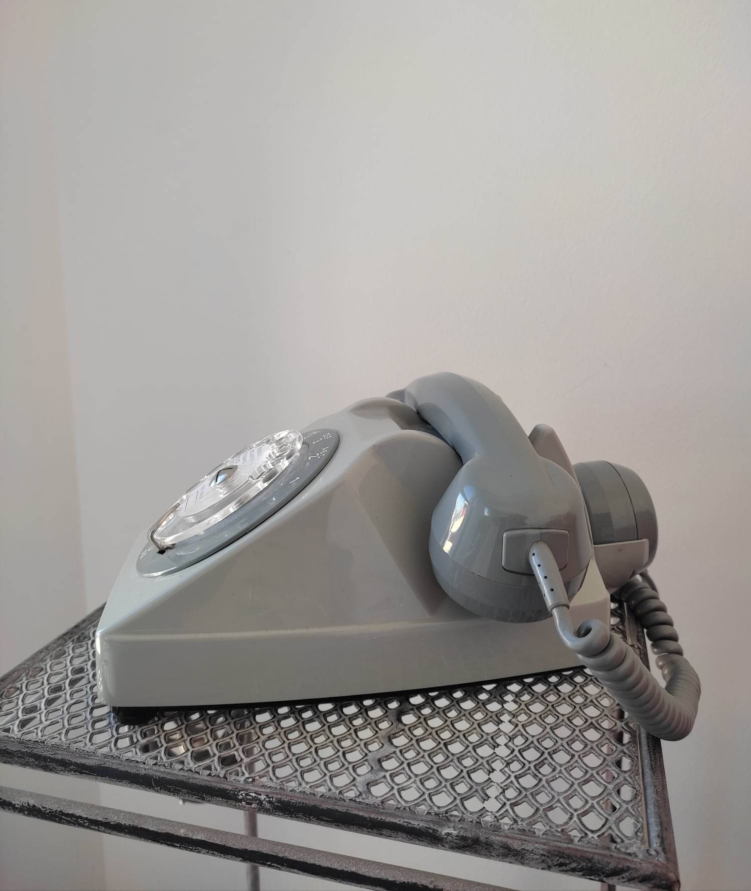 Téléphone à cadran vintage gris avec écouteur PTT Socotel S63 de 1972 ...