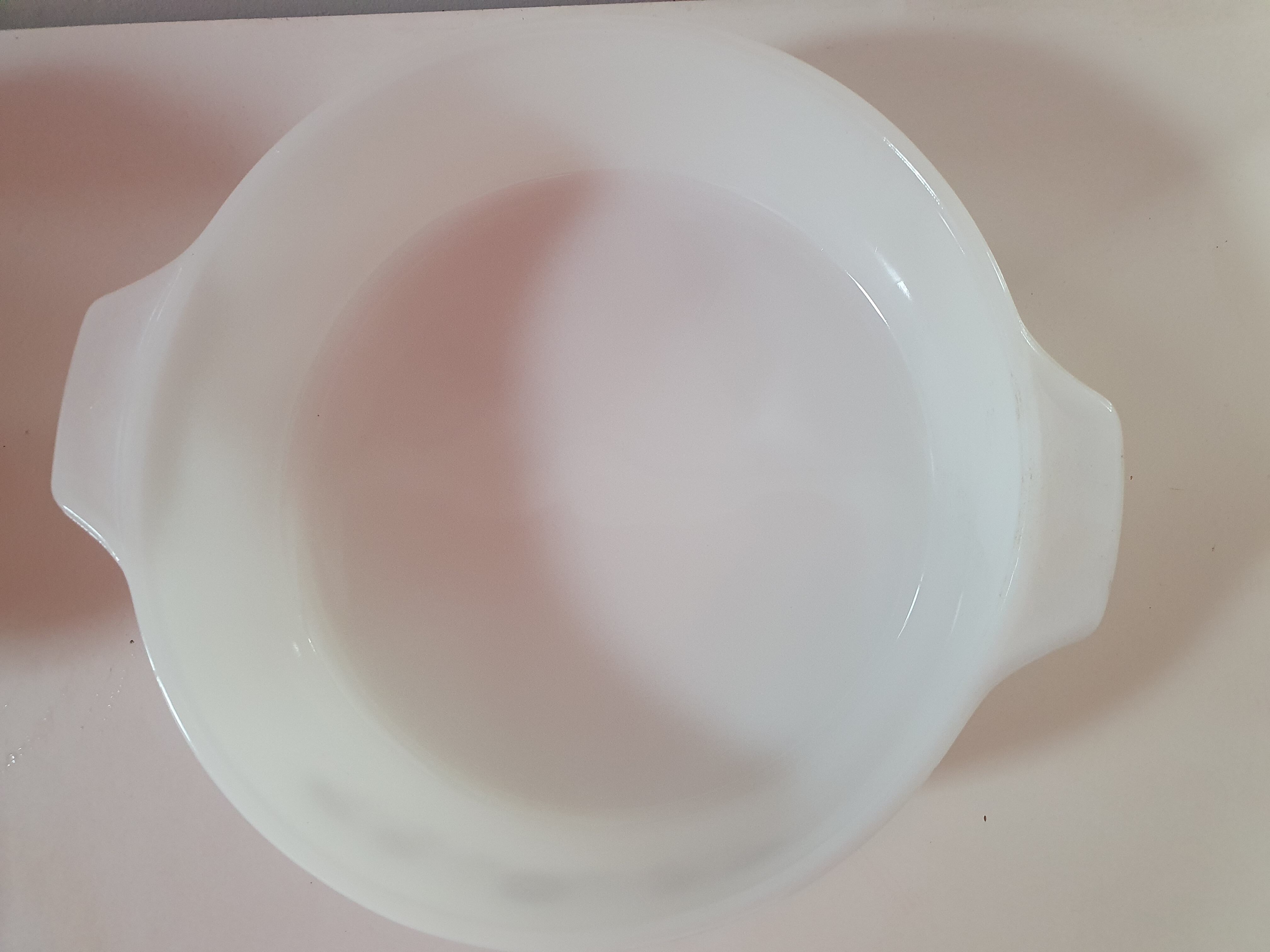 Plat Arcopal vintage avec fleurs rond avec poignée | Selency