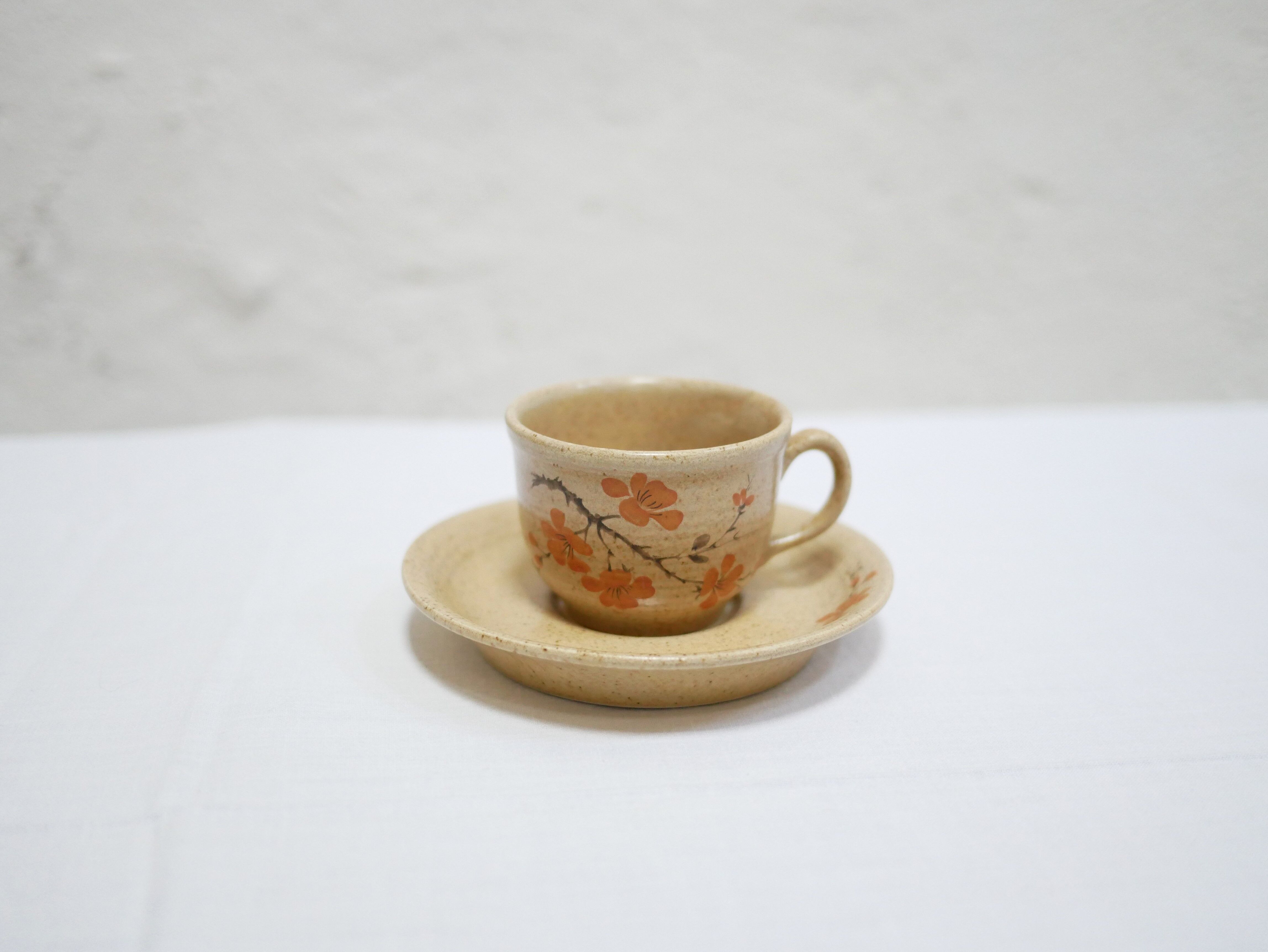 Série de 12 tasses vintage en porcelaine par la Maison Revol, France ...