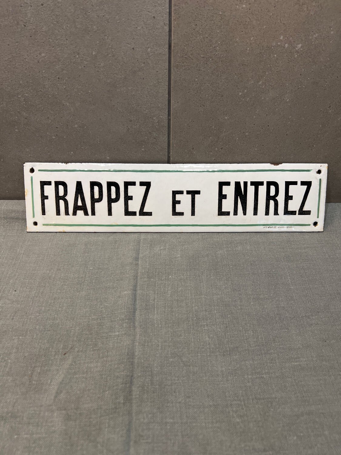 Plaque émaillée vintage vers 1930 modèle Frappez et entrez | Selency