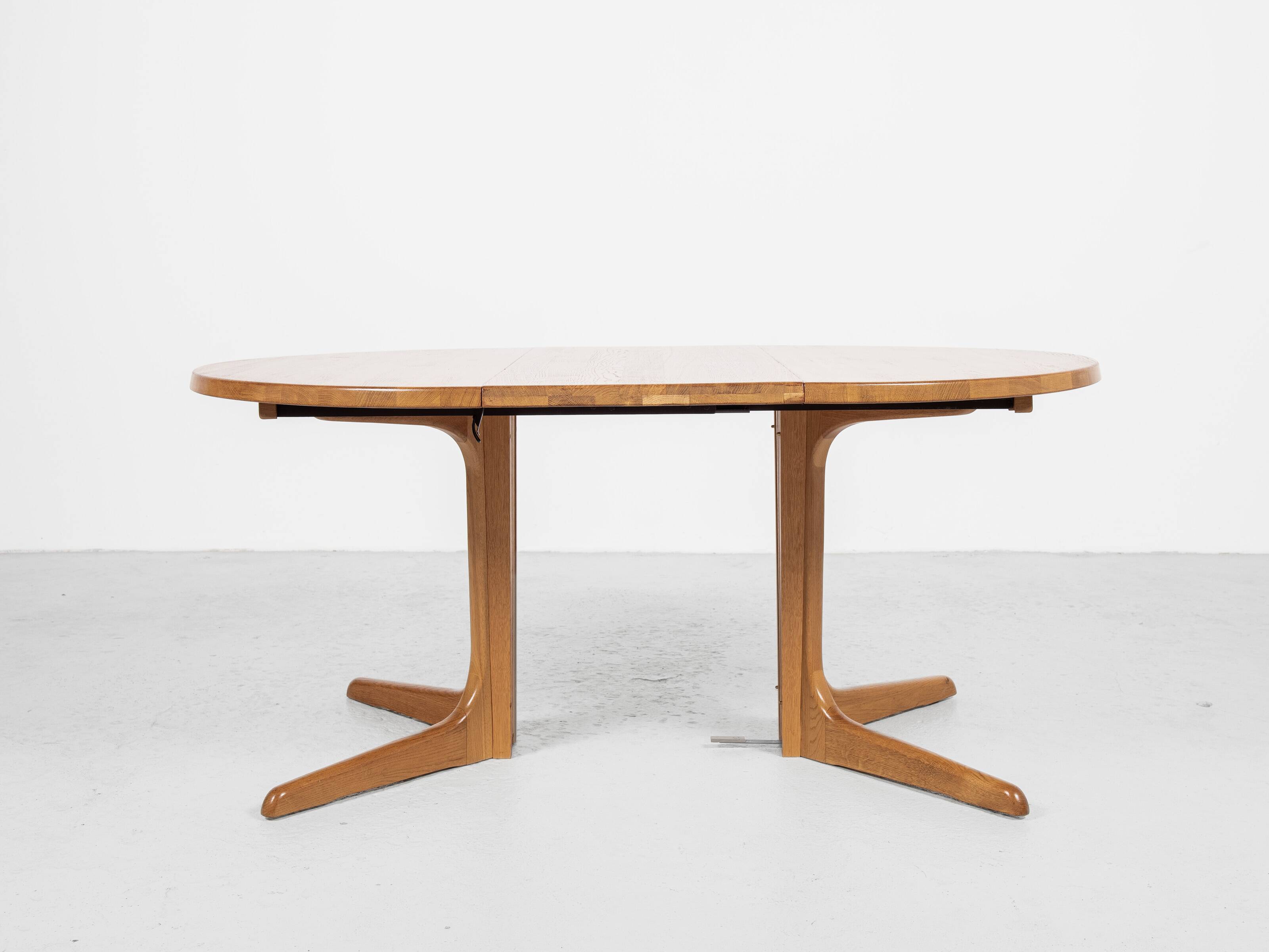 Table à manger ronde danoise vintage en chêne massif 1960 - avec 2 ...