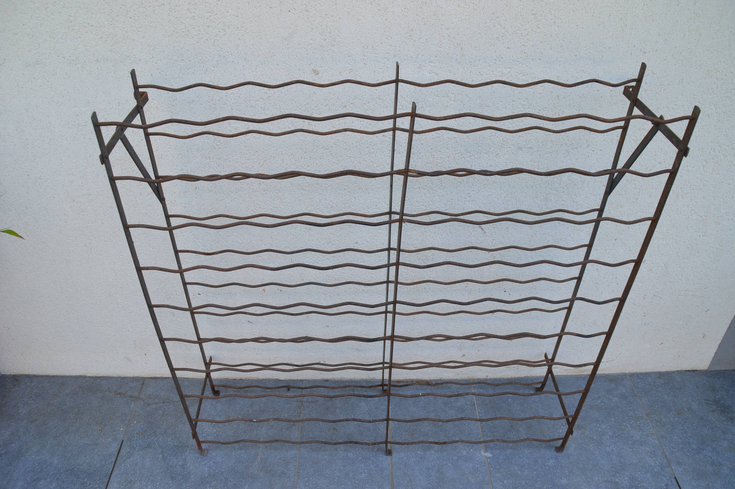 Casier A Bouteille Metallique Anciennull