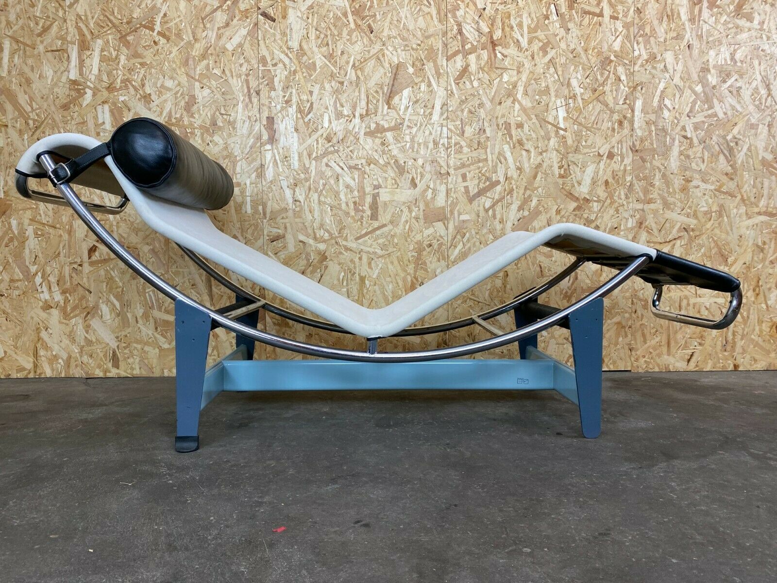 Daybed LC4 Le Corbusier Villa Church special edition deckchair Cassina ...