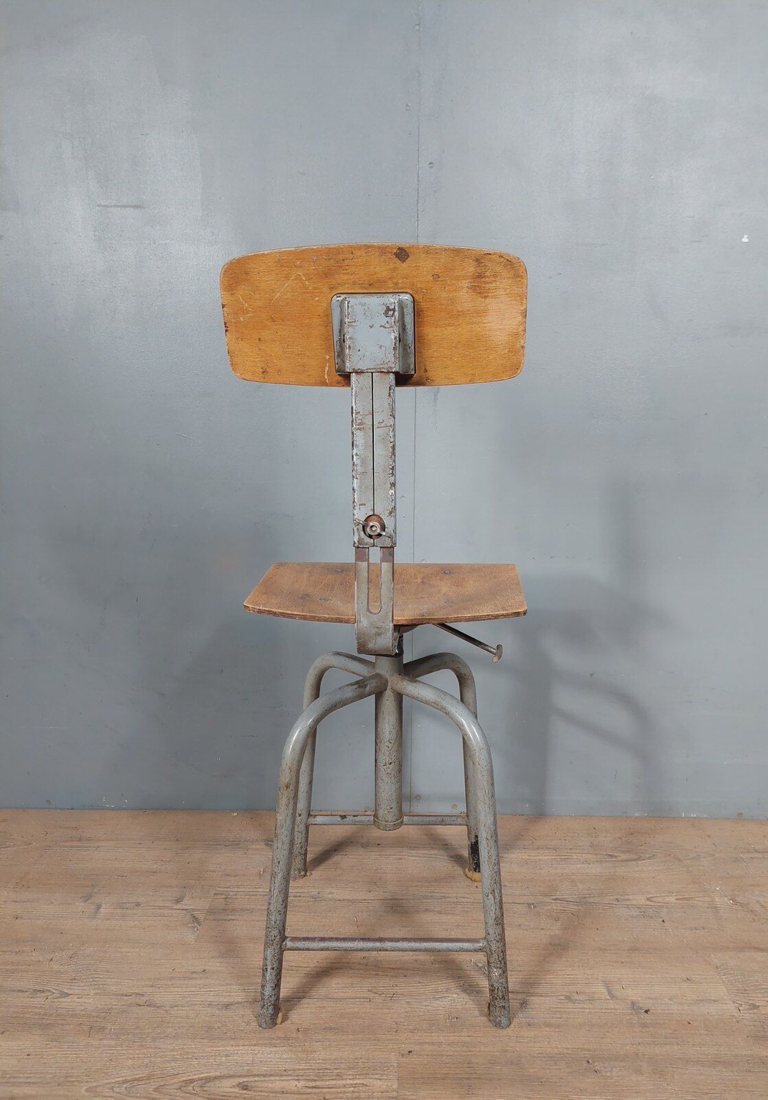 Chaise pivotante d'atelier de style Industriel de la marque BAD | Selency