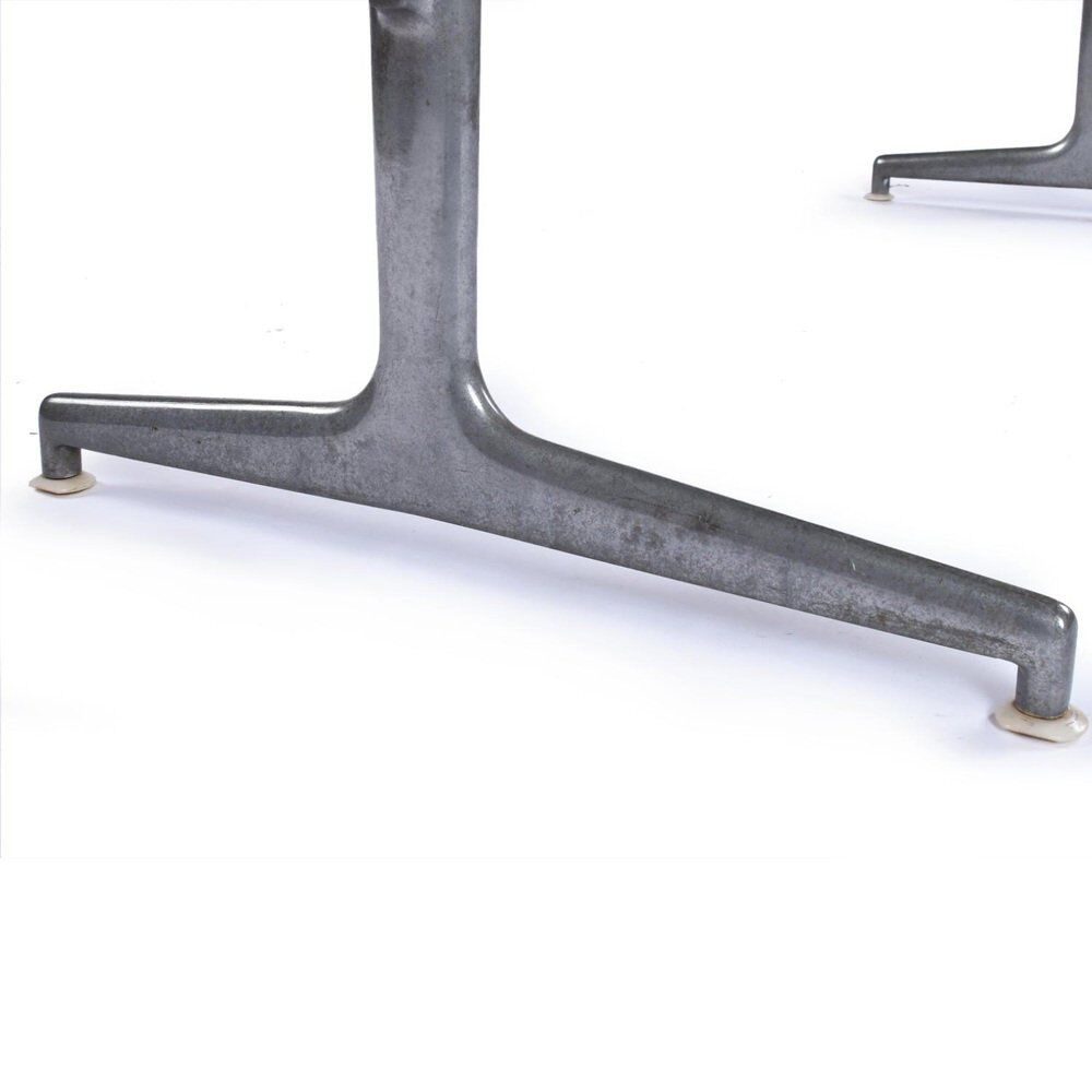 Banc tandem avec chaises à coque en Naugahyde marron de Charles et Ray ...