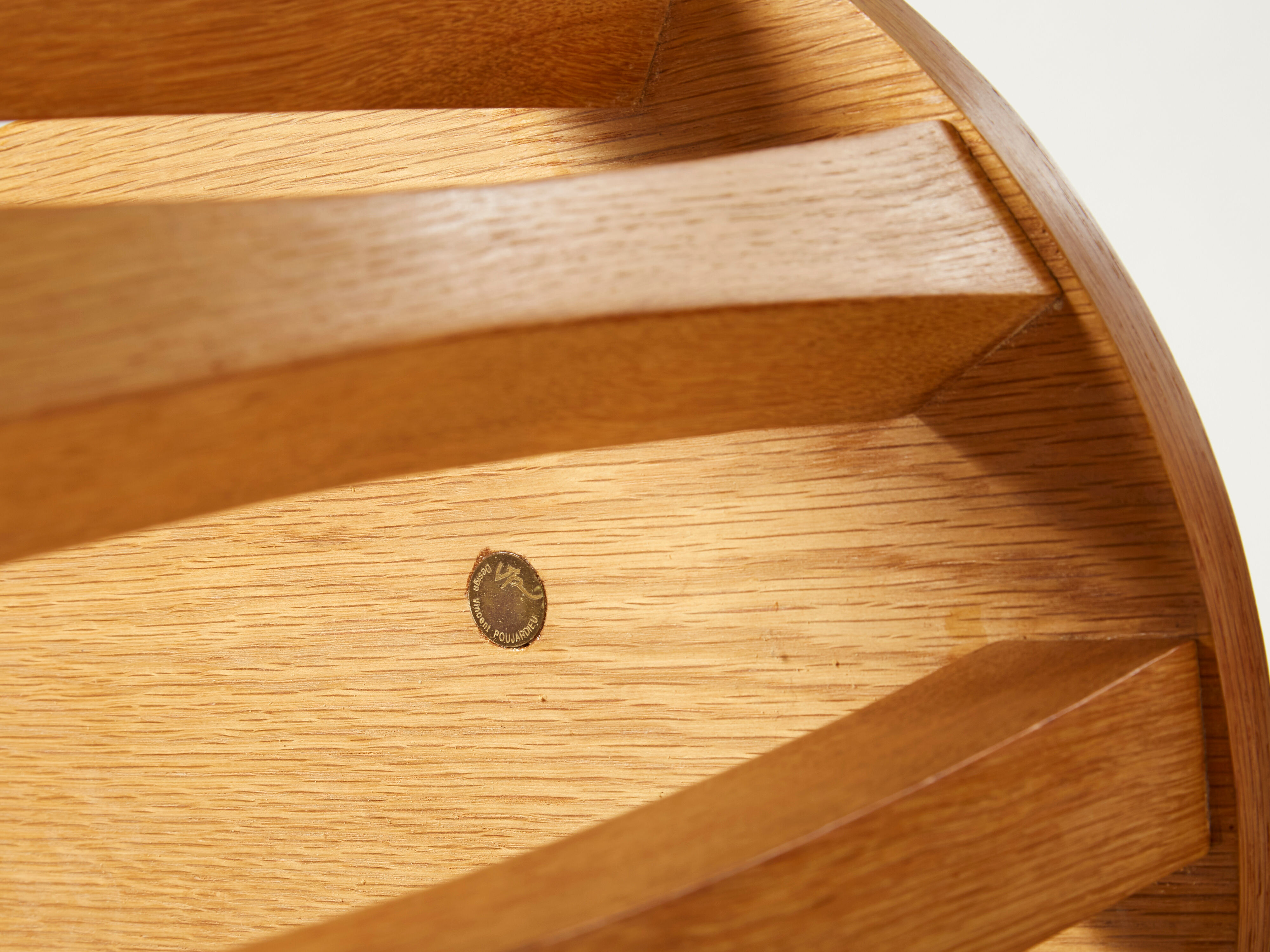 Table basse signé de Vincent Poujardieu forme libre en chêne 1992 | Selency