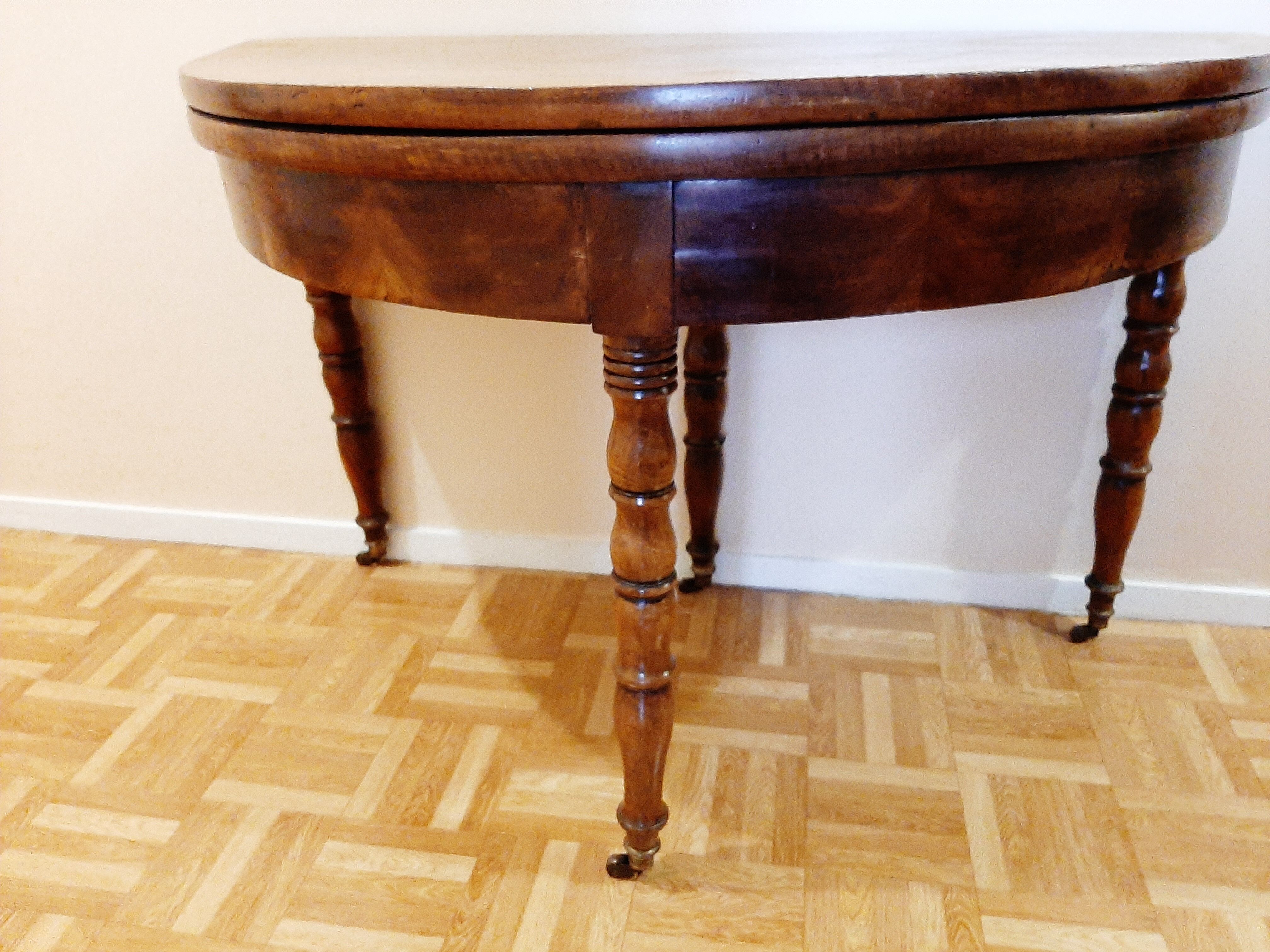 Table-console demi lune fin XIX ème en noyer avec pieds « Jacob » | Selency