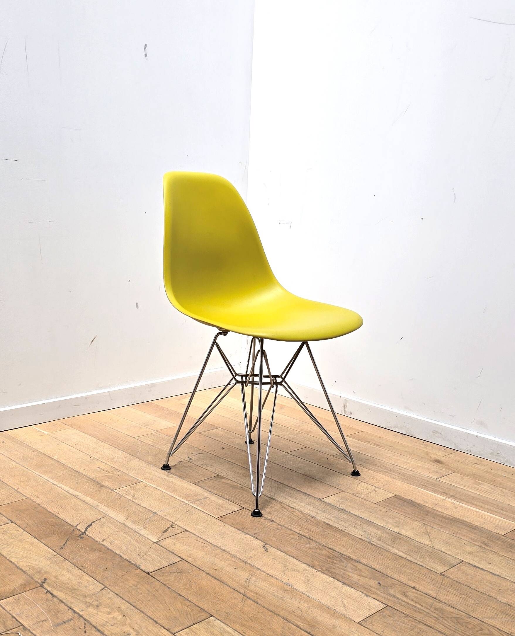 Suite de 10 chaises DSR, Charles & Ray Eames | Selency