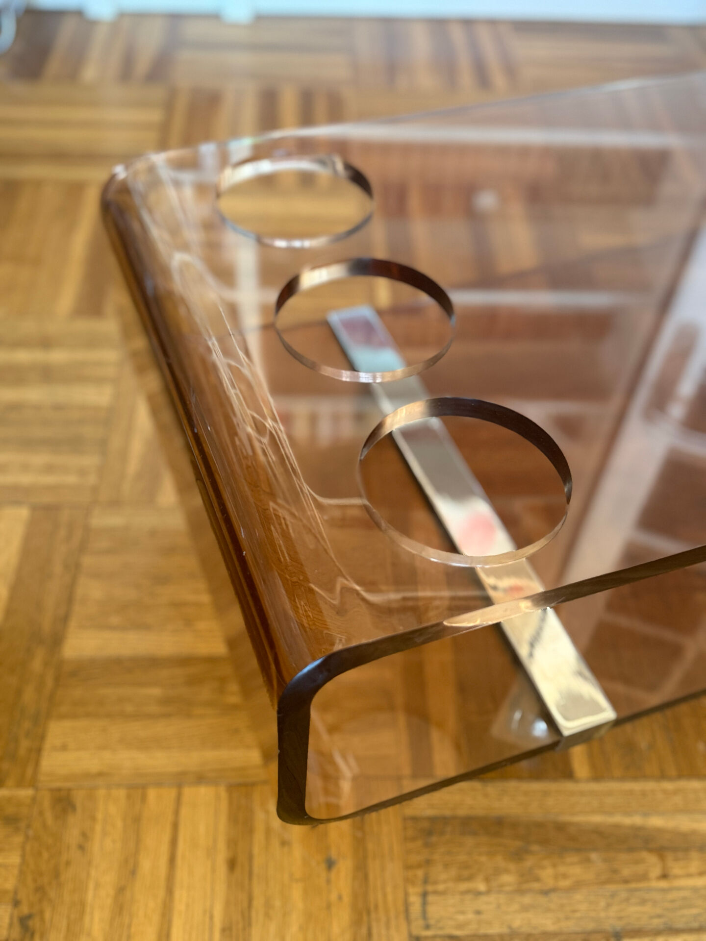 Table basse / bar en Plexiglas Michel Dumas | Selency