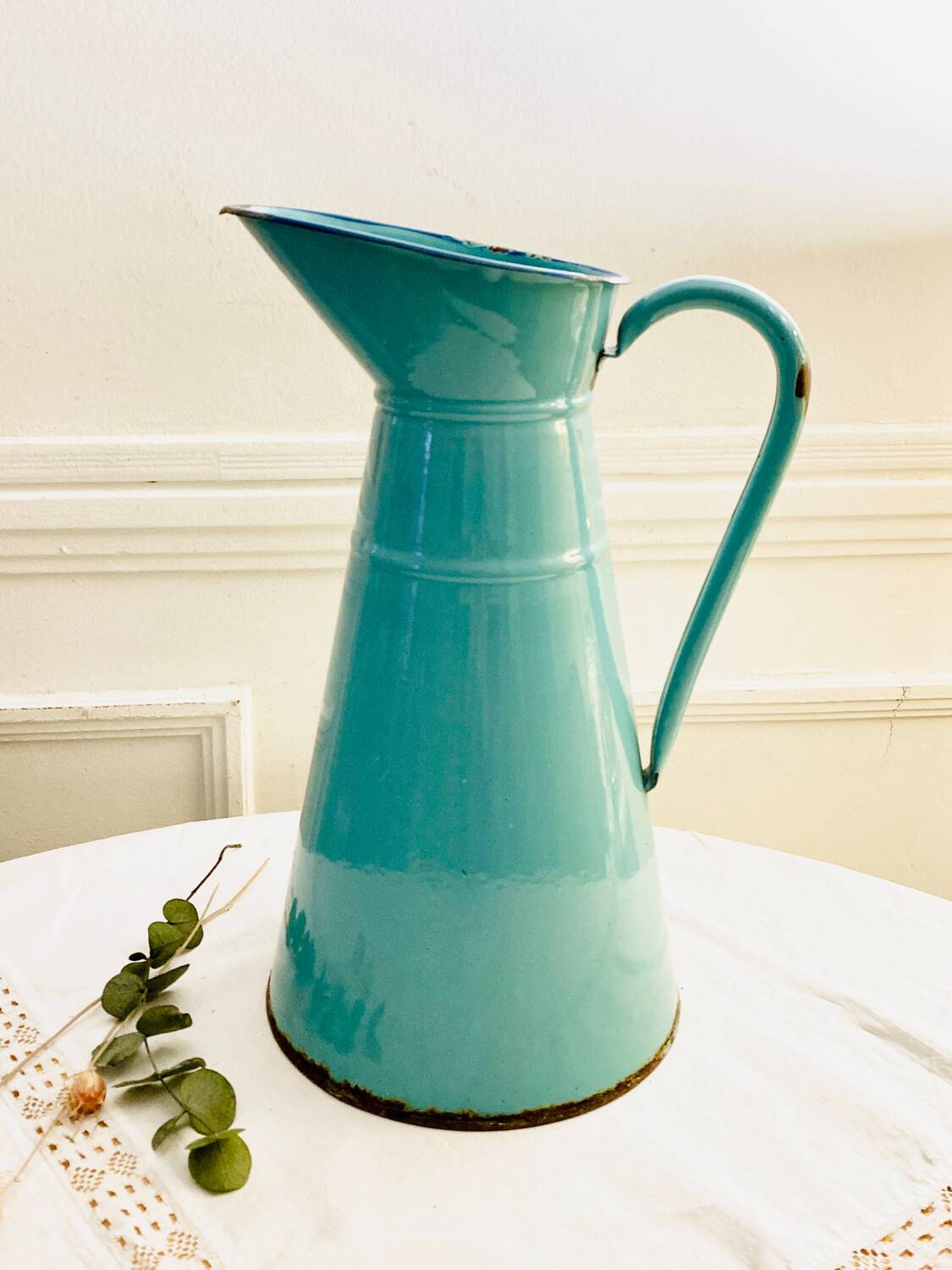 Grand pichet broc metal émaillé bleu vintage | Selency