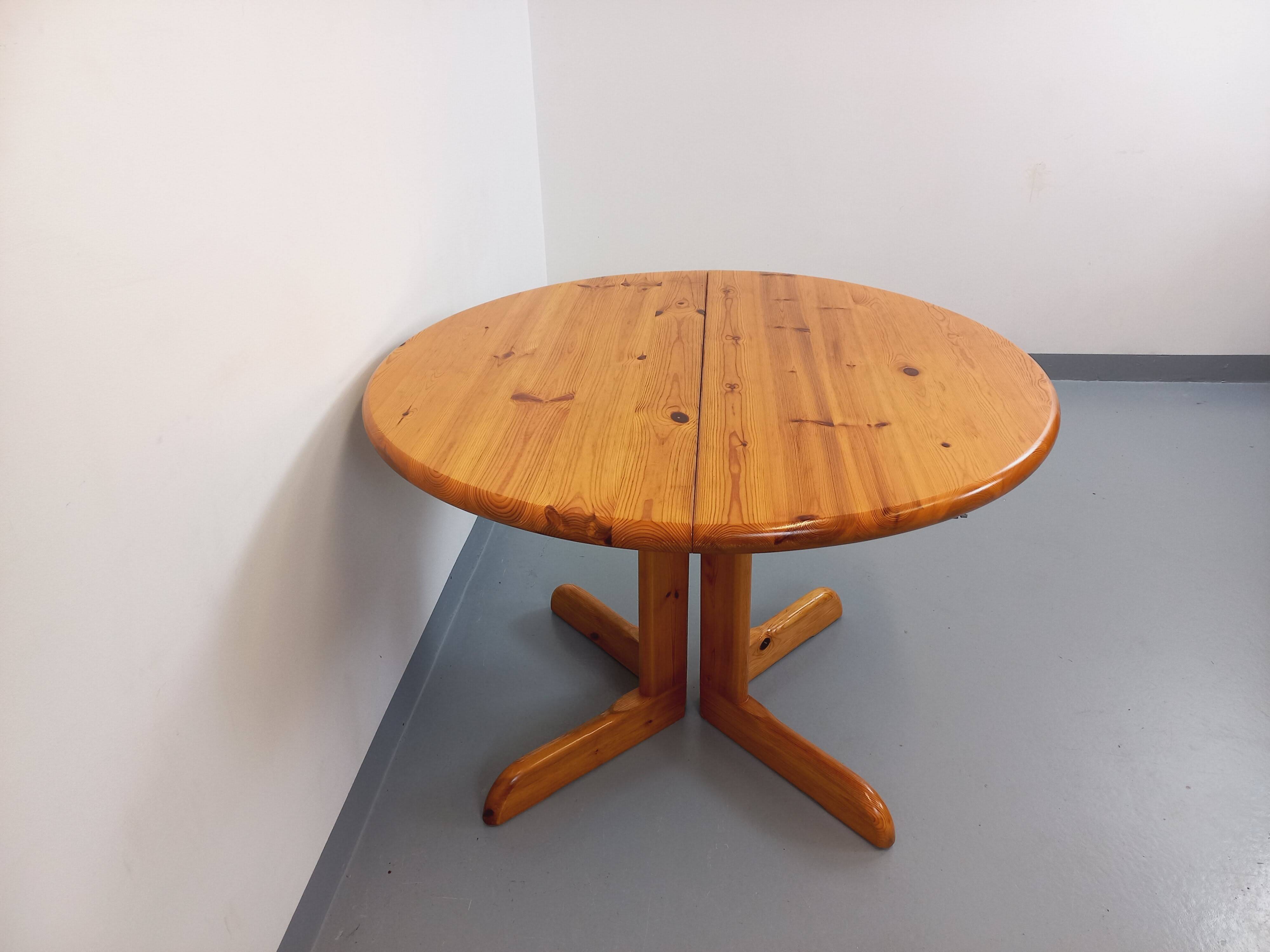 Vintage round pine table from the 60s and 70s with extensions | Selency