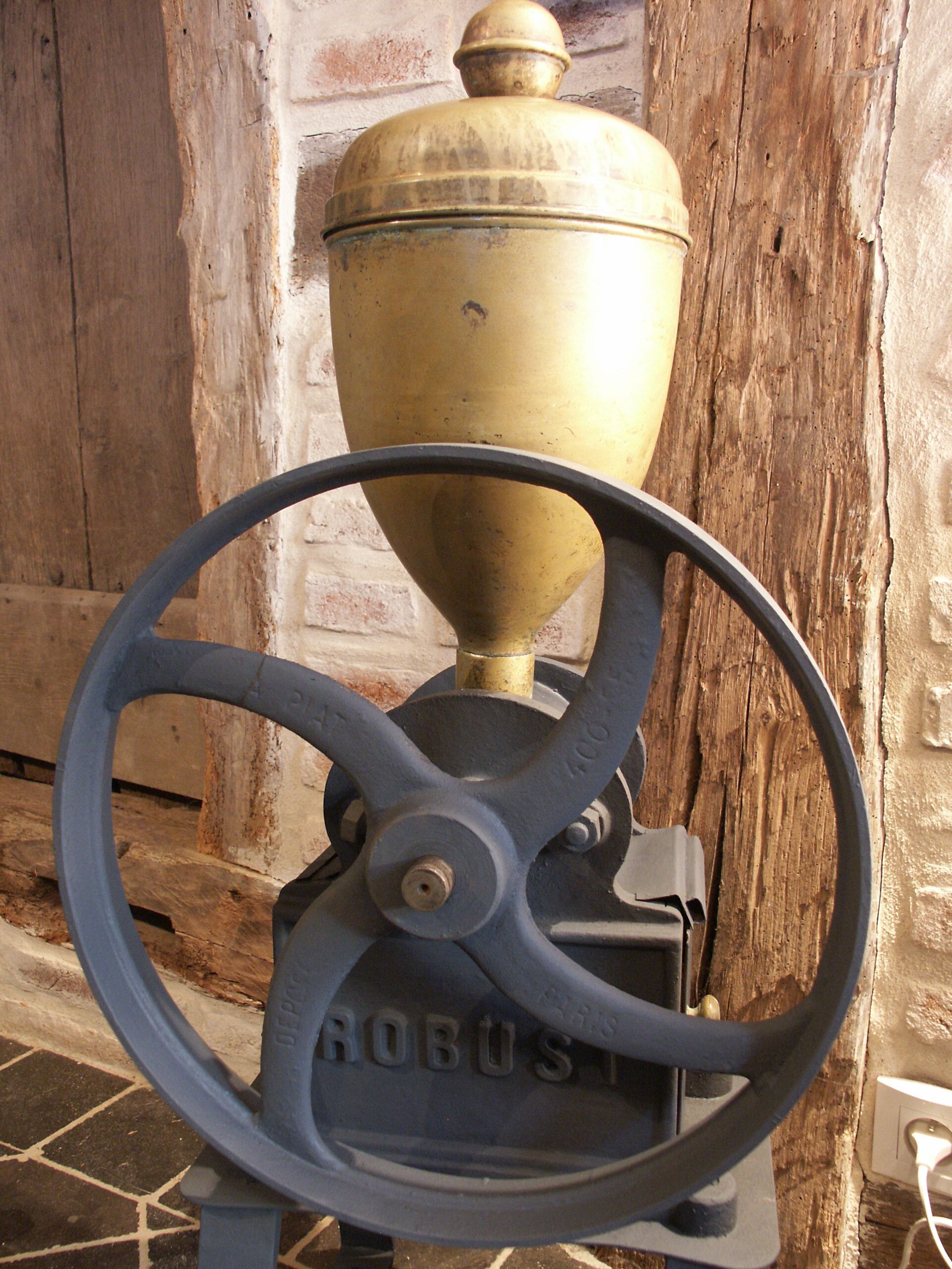 Machine à moudre les cereales ancienne | Selency