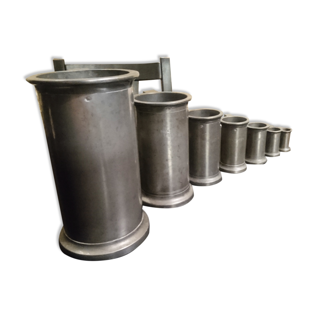Set de 7 chopes de mesures style anciennes en étain | Selency