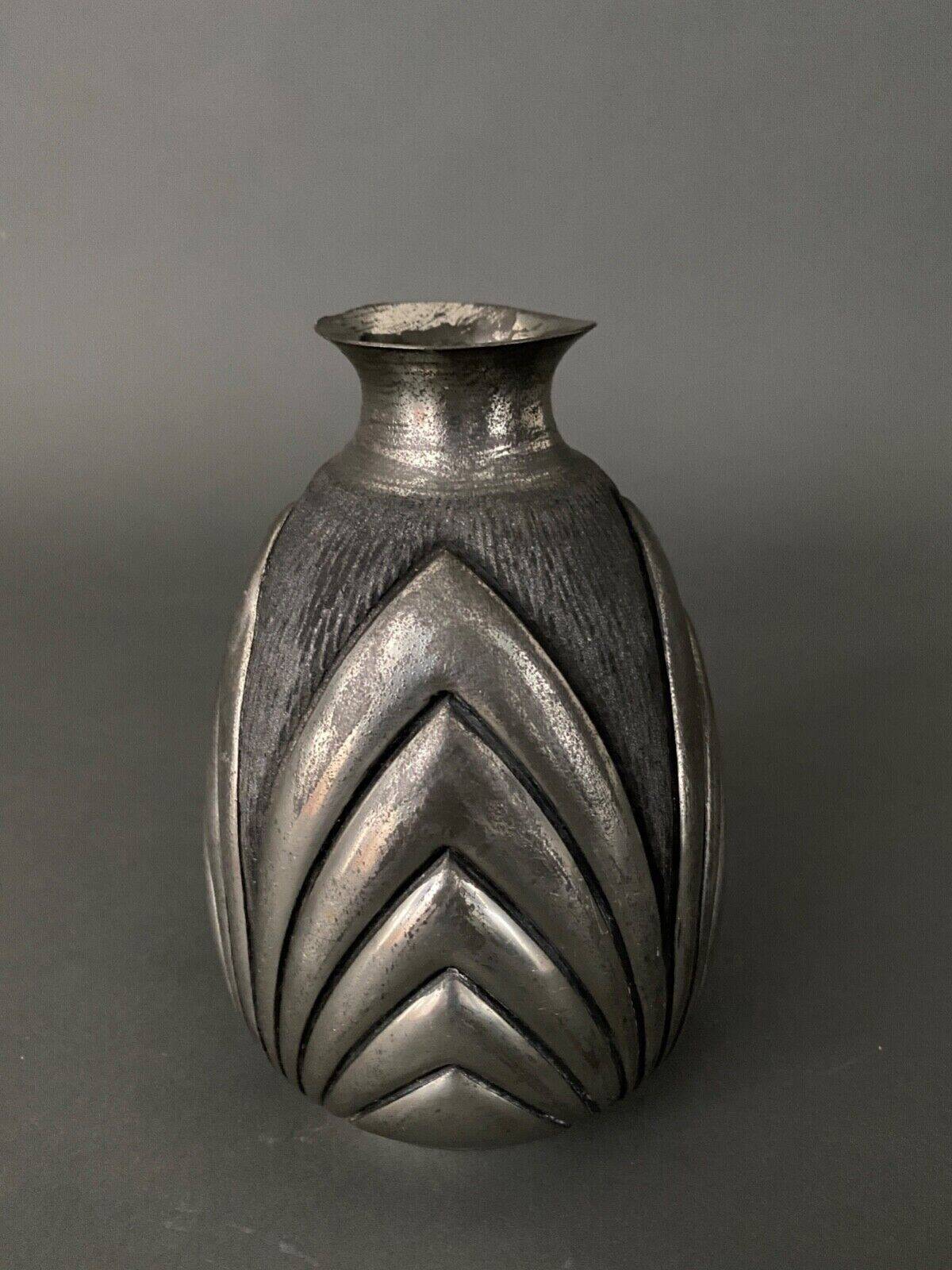 Vase en étain René Delavan Art déco martelage dinanderie | Selency