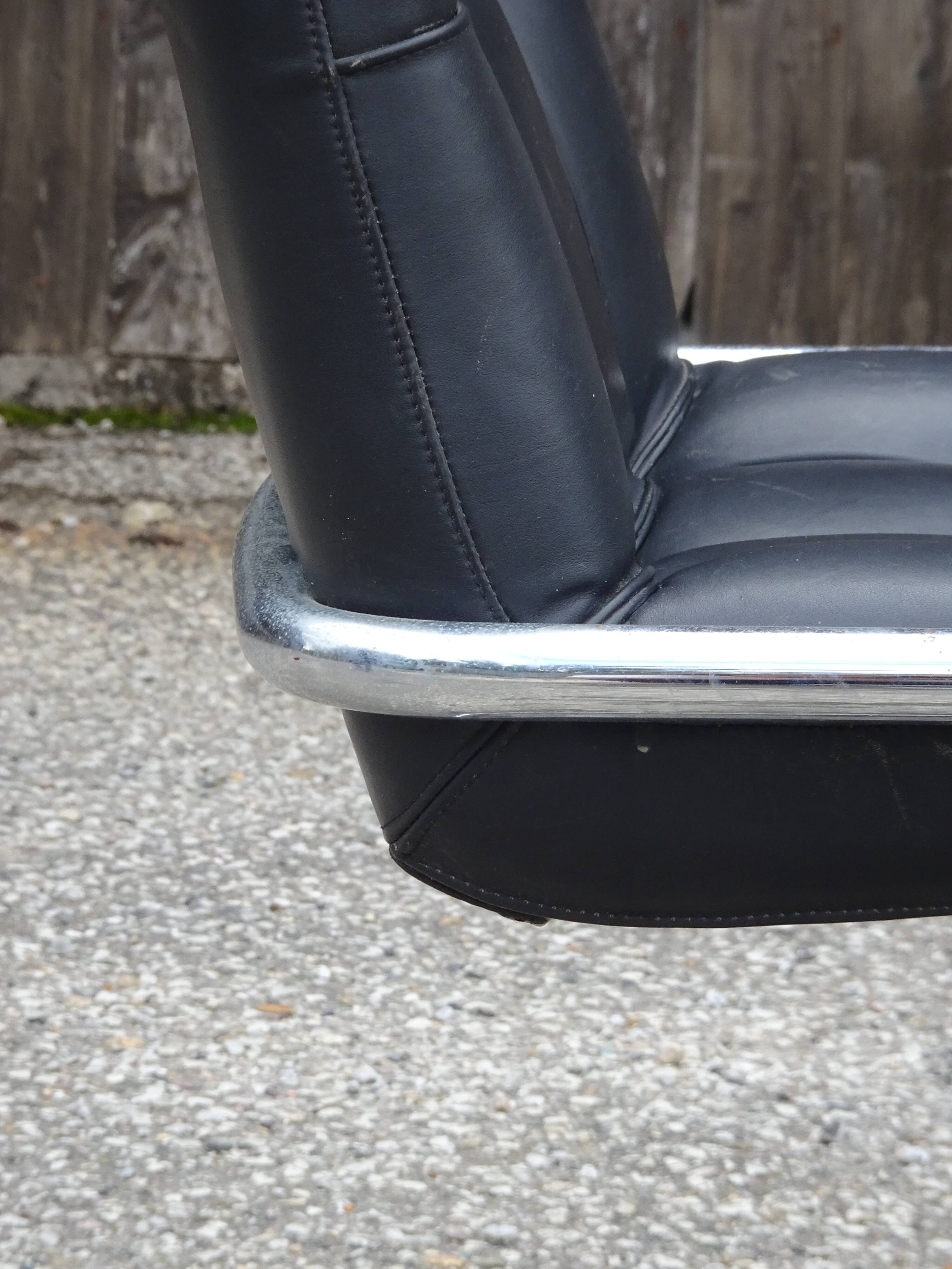 Chaise modèle Storm de Yves Christin, édition Airborne, vers 1970 ...