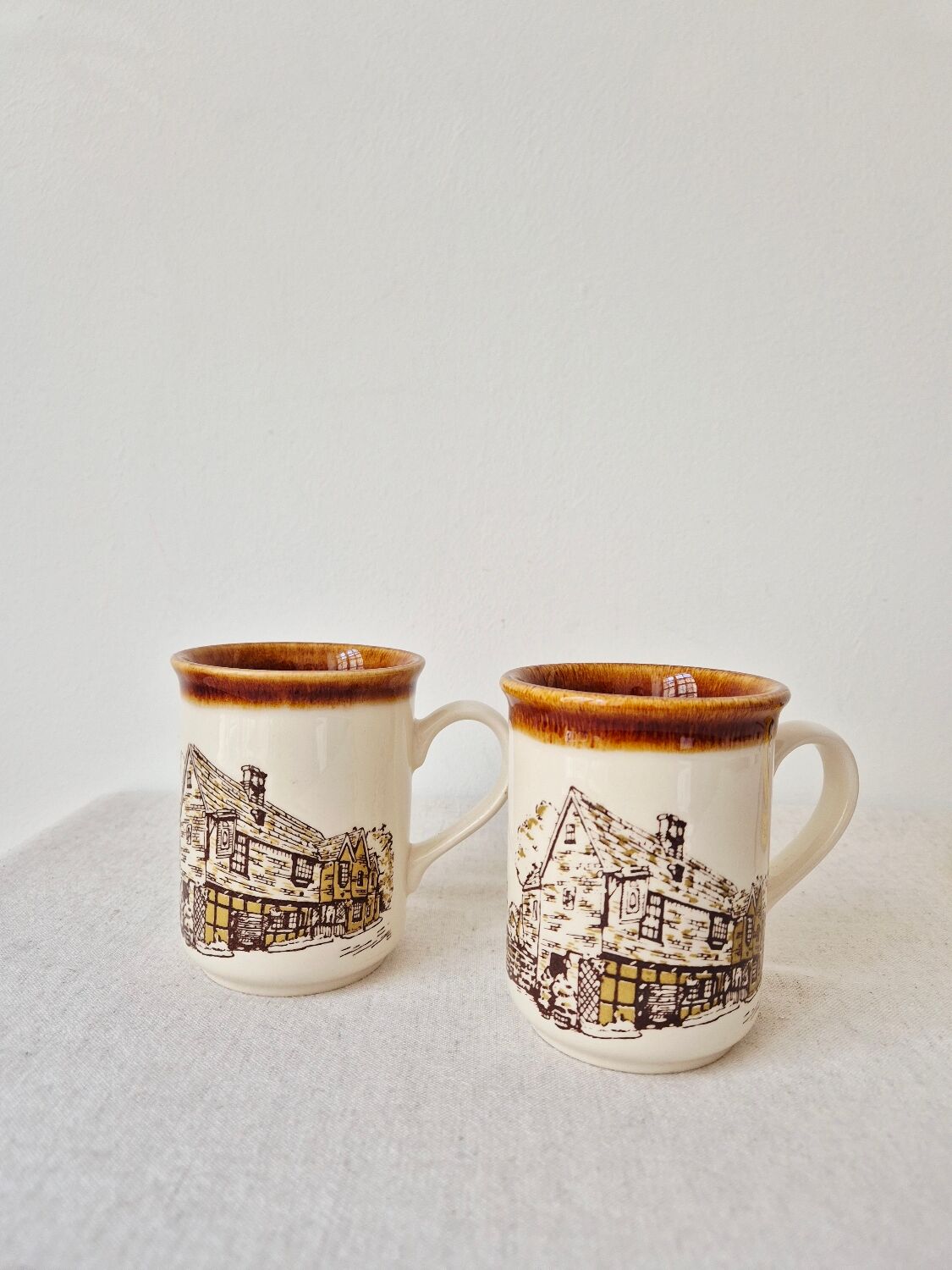 Lot de 2 tasses vintage "Old english cottage" - Staffordshire | Selency