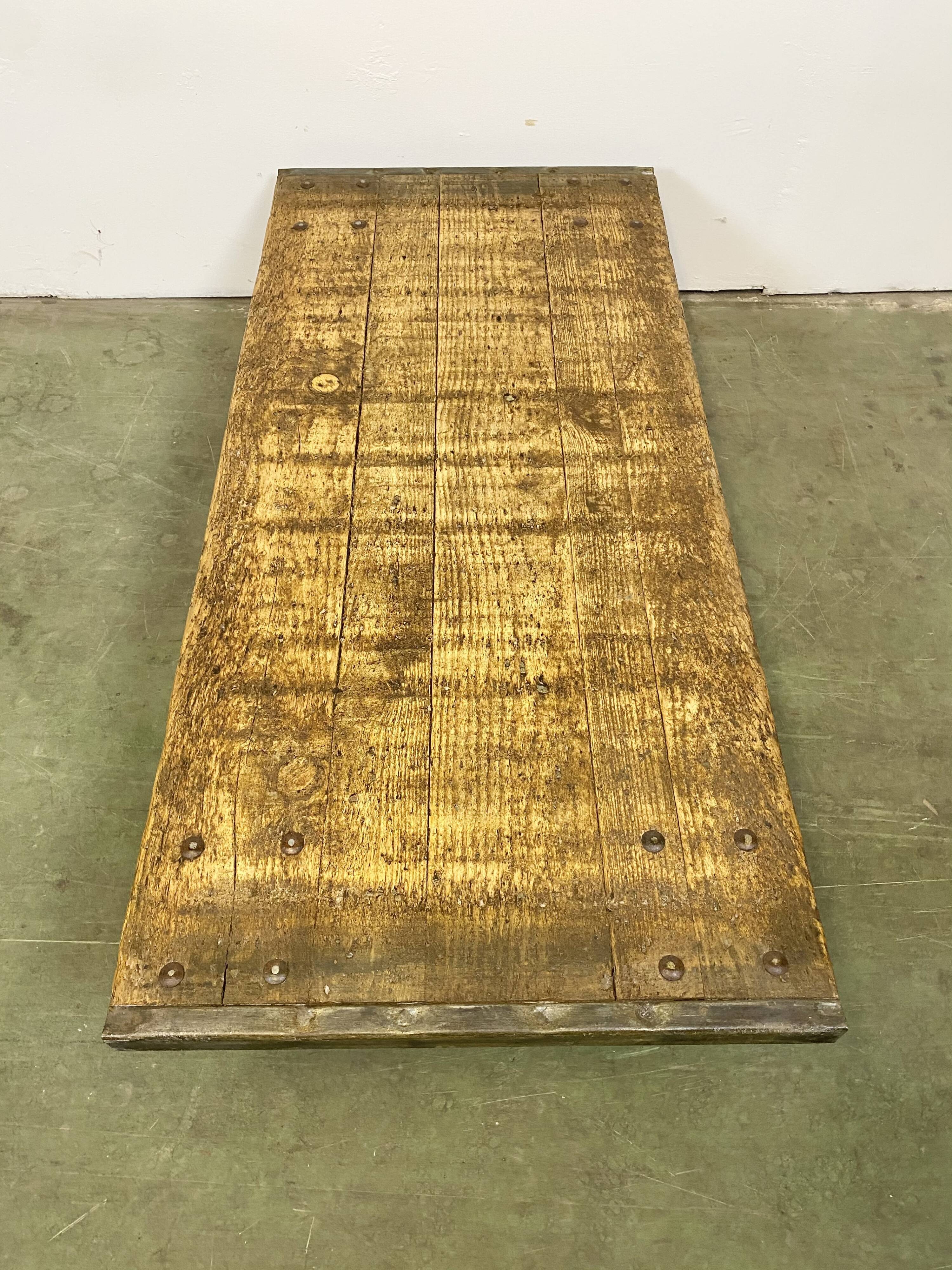 Table basse industrielle sur roues | Selency