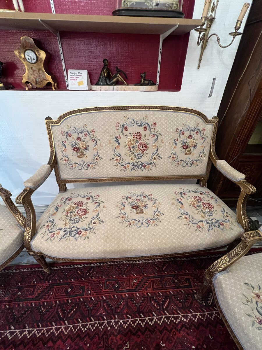 Salon de style Louis XVI bois doré et sculpté, banquette et 4 fauteuils ...