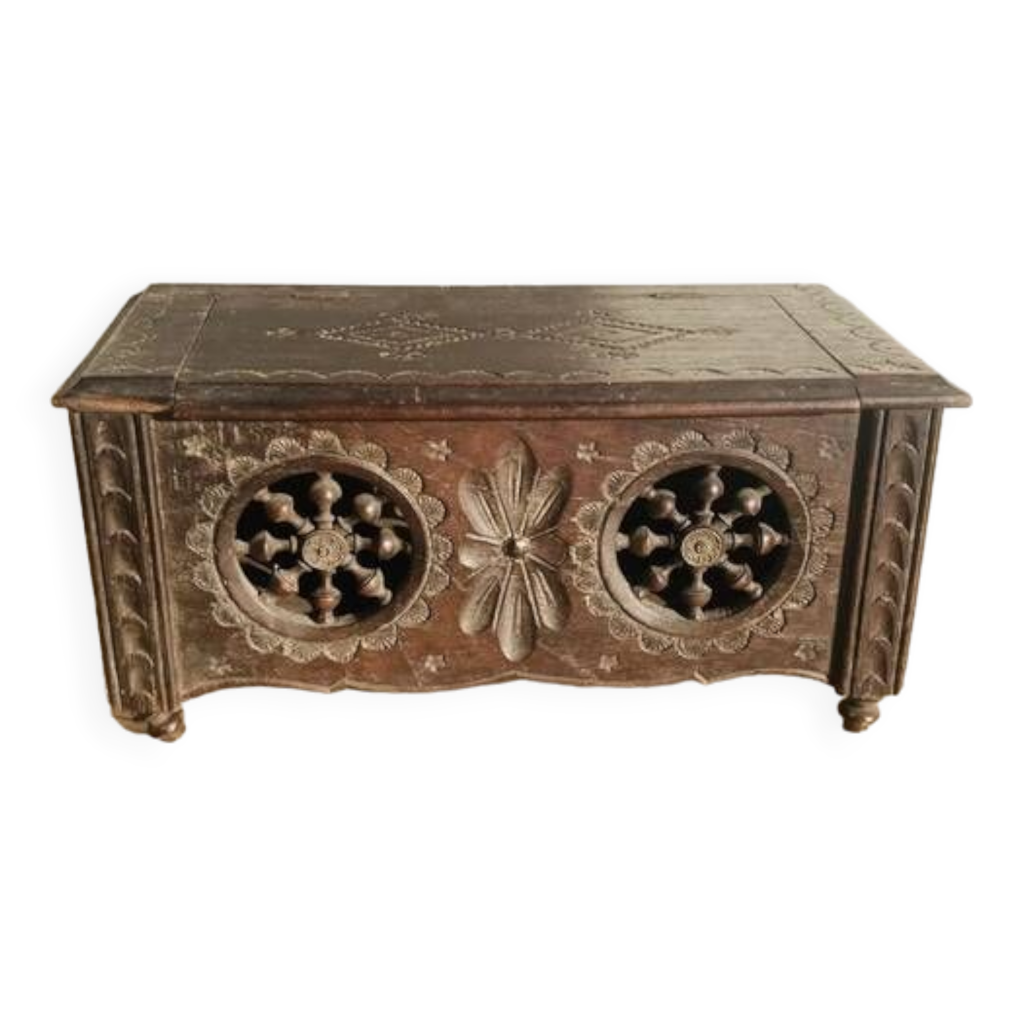 Petit coffre breton en bois sculpté | Selency