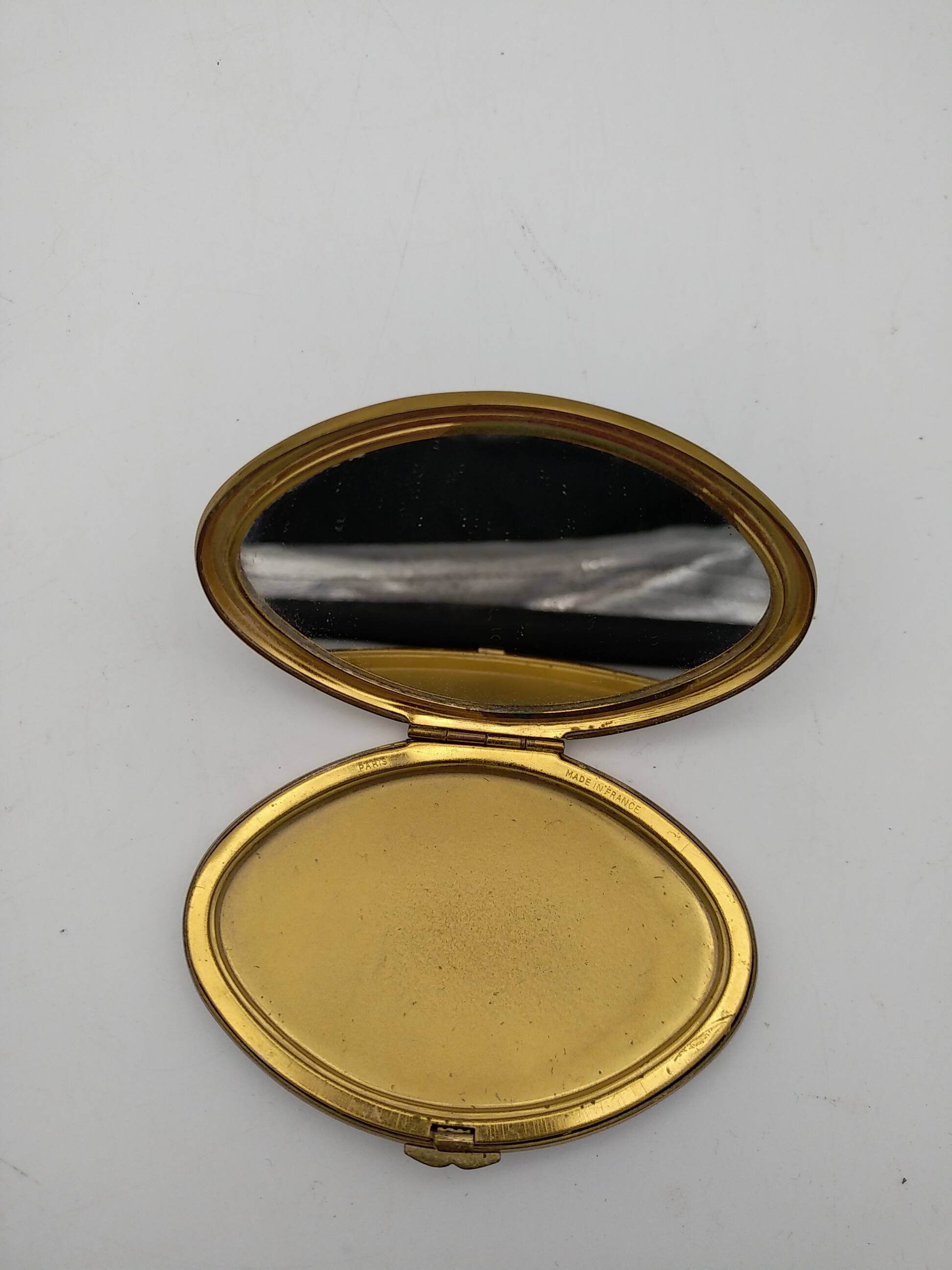 Poudrier en bakélite et métal doré avec miroir | Selency