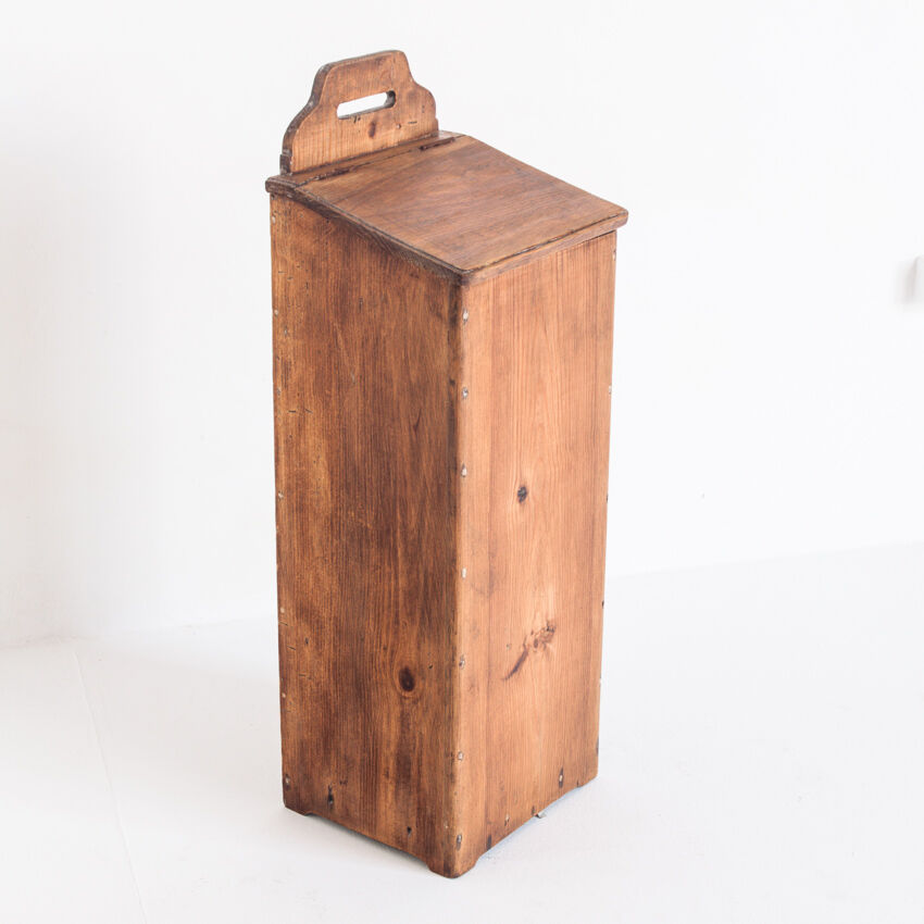 Huche à pain vintage en bois massif. Restauré, bois ciré. France ...