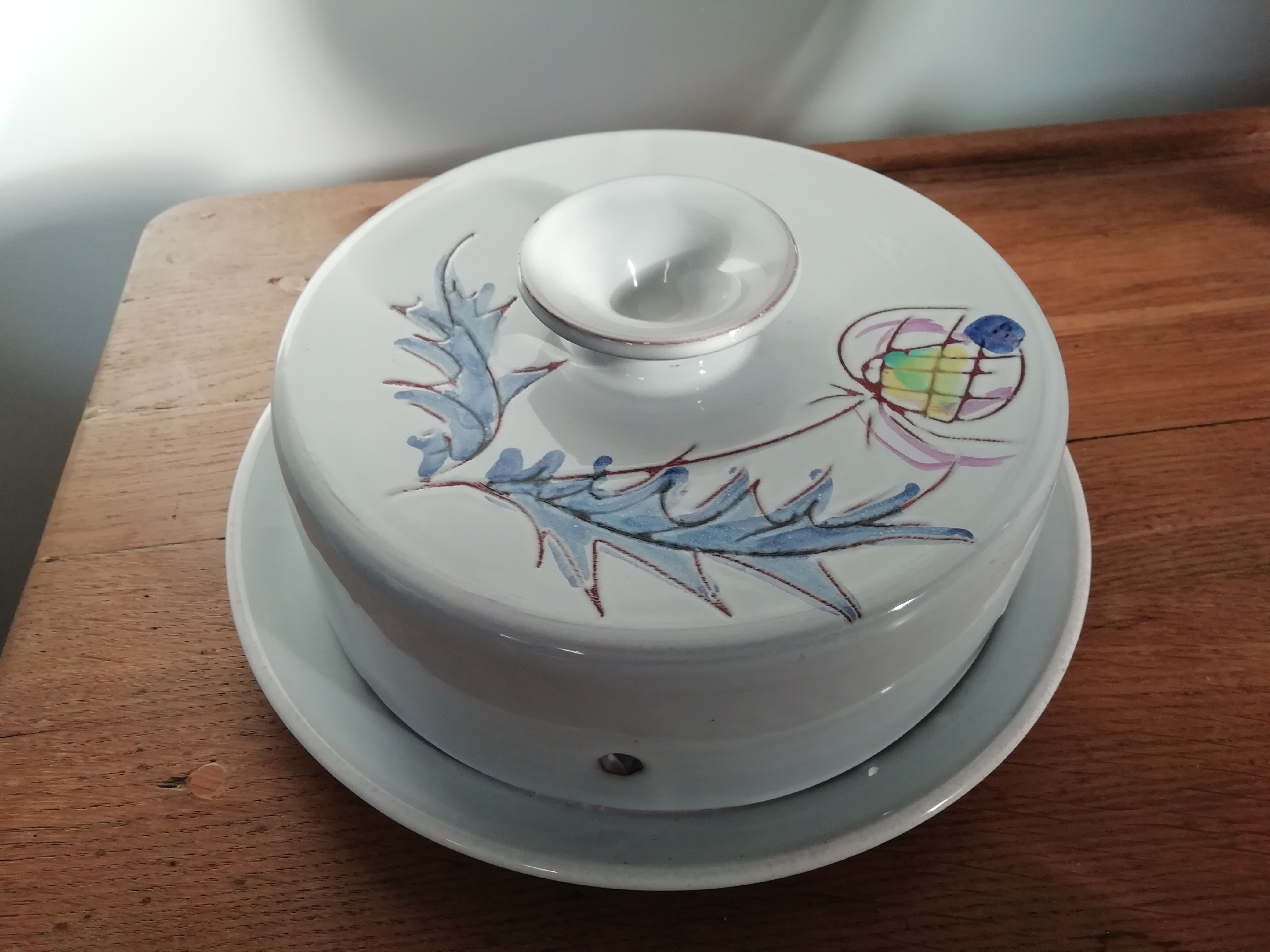 Cloche et plat à fromage Vallauris décor chardons années 60 | Selency