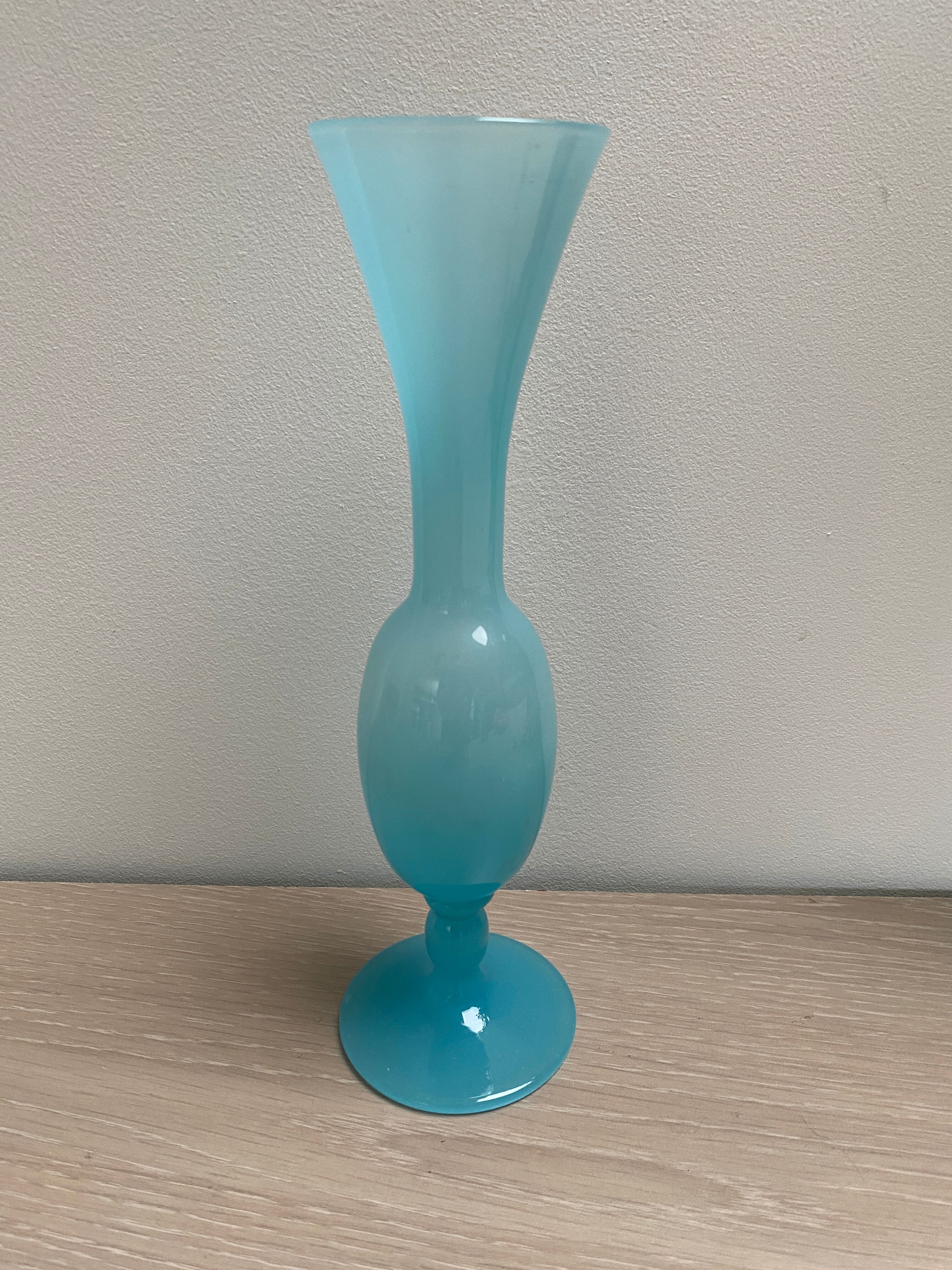 Vase soliflore en verre opalin bleu | Selency