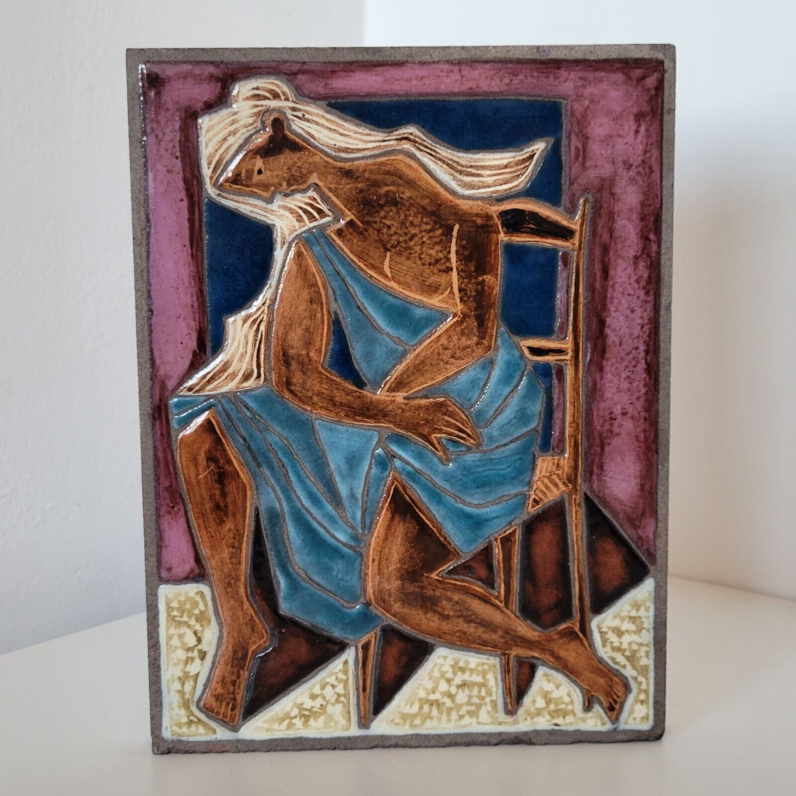 Plaque céramique émaux sur lave femme assise sur une chaise, Jean ...