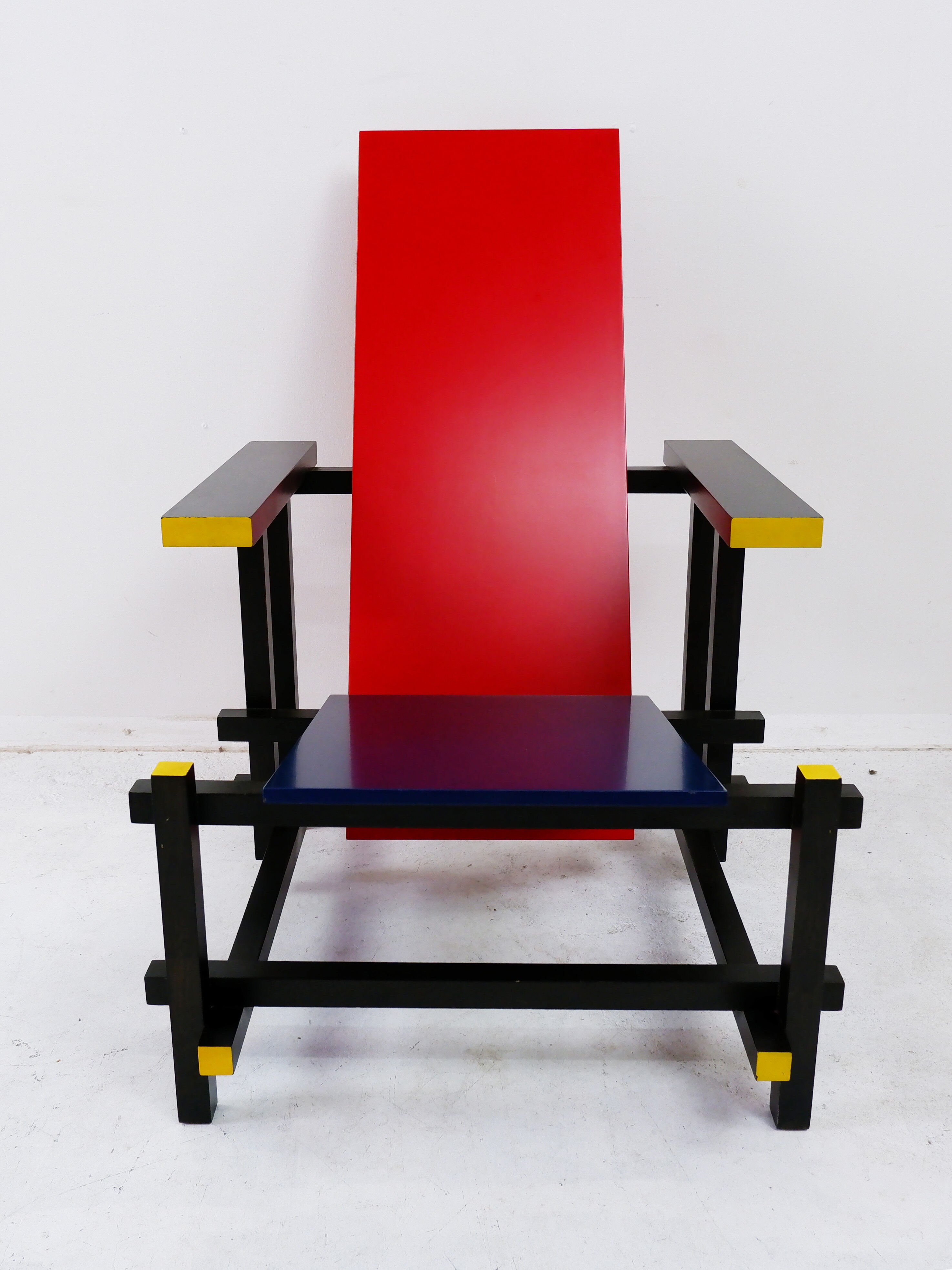 Chaise rouge & bleue Gerrit Rietveld par Cassina | Selency