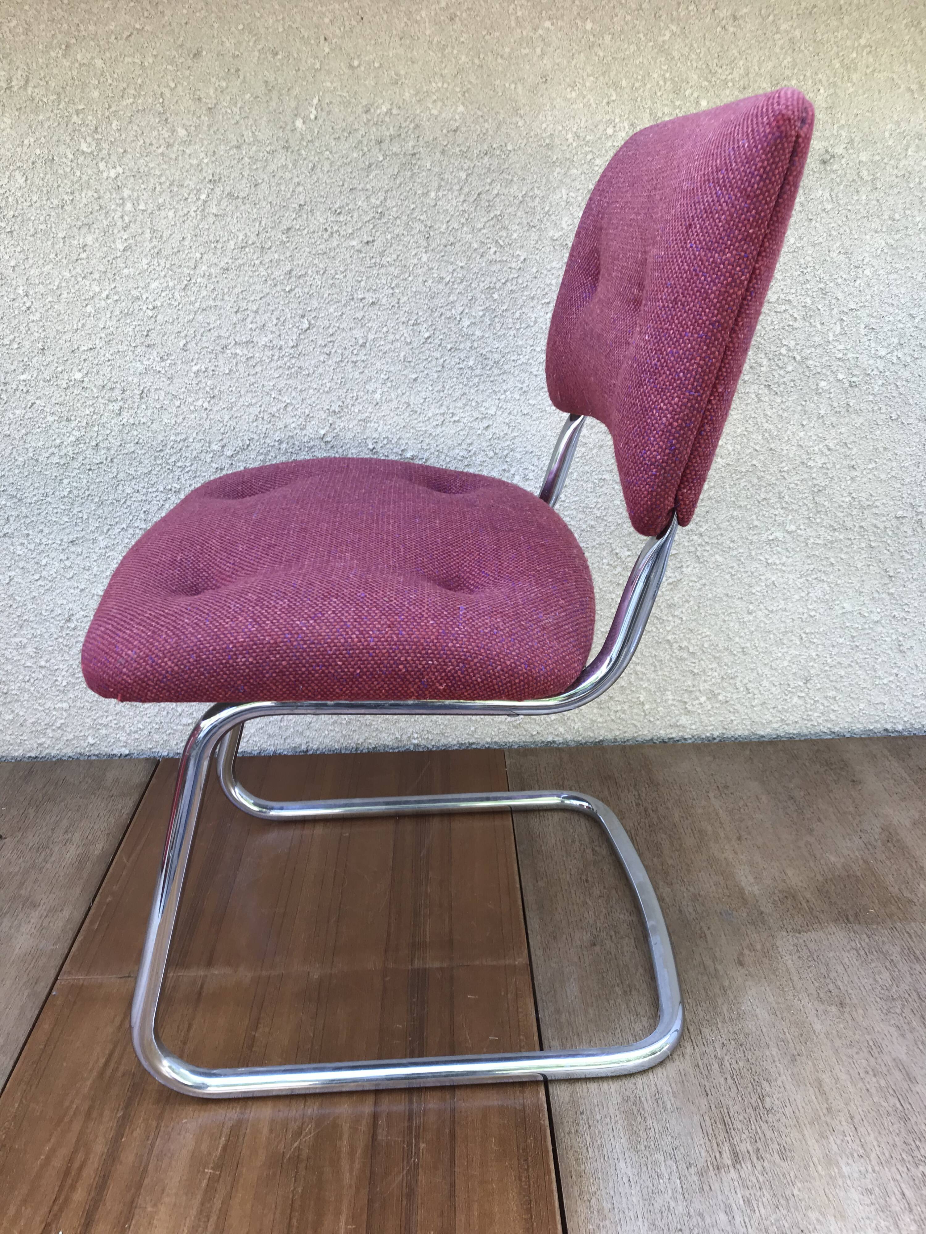 Chaise Strafor métal chromé tissu rouge design années 70 vintage | Selency