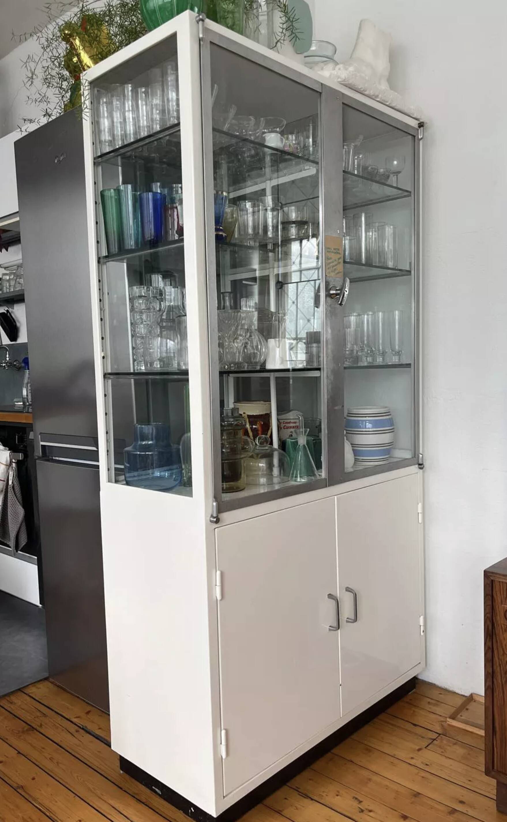 Old pharmacy display case | Selency