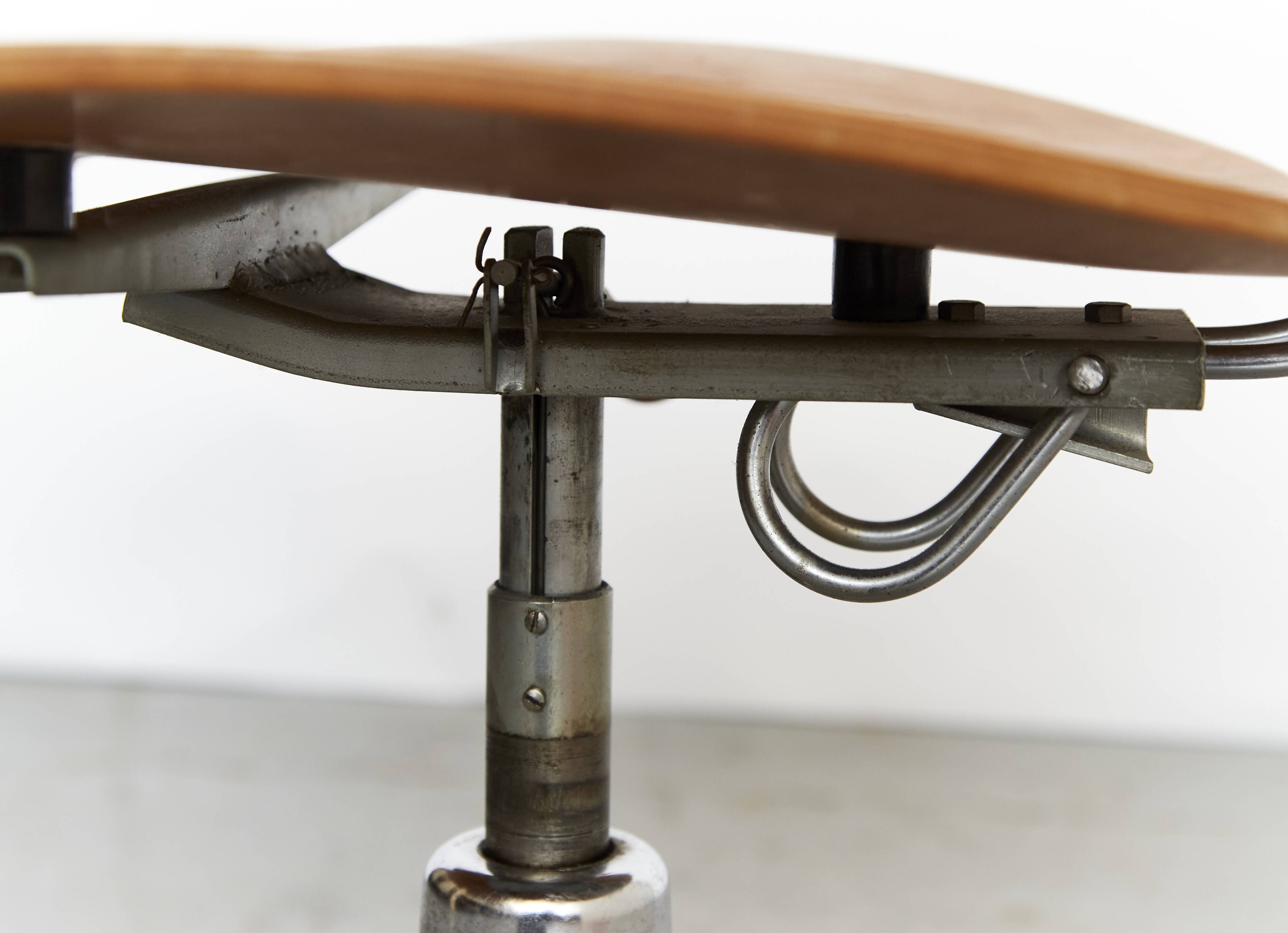 Chaise pivotante Mid-Century modèle SE 40 par Egon Eiermann pour Wilde ...