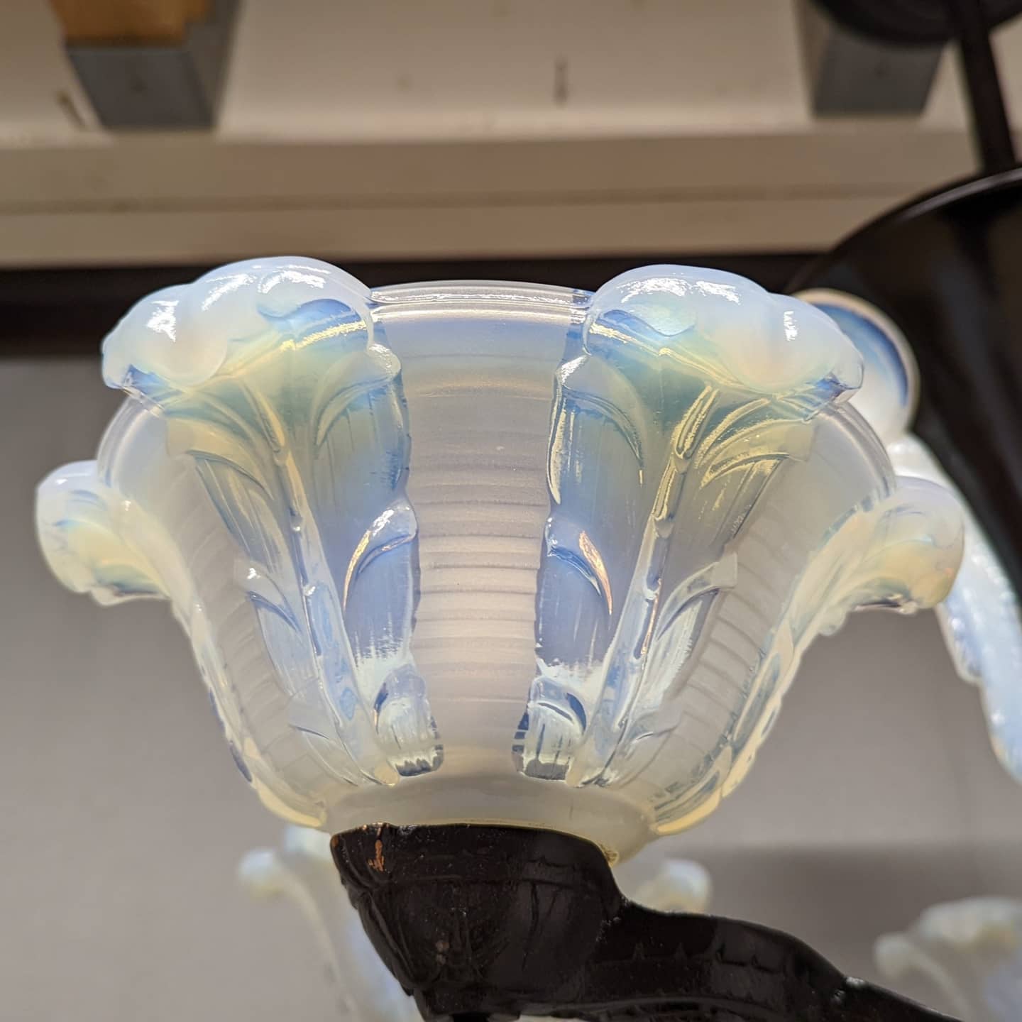 Lustre art déco oiseaux signé ezan verre bleu opalescent ancien sabino ...