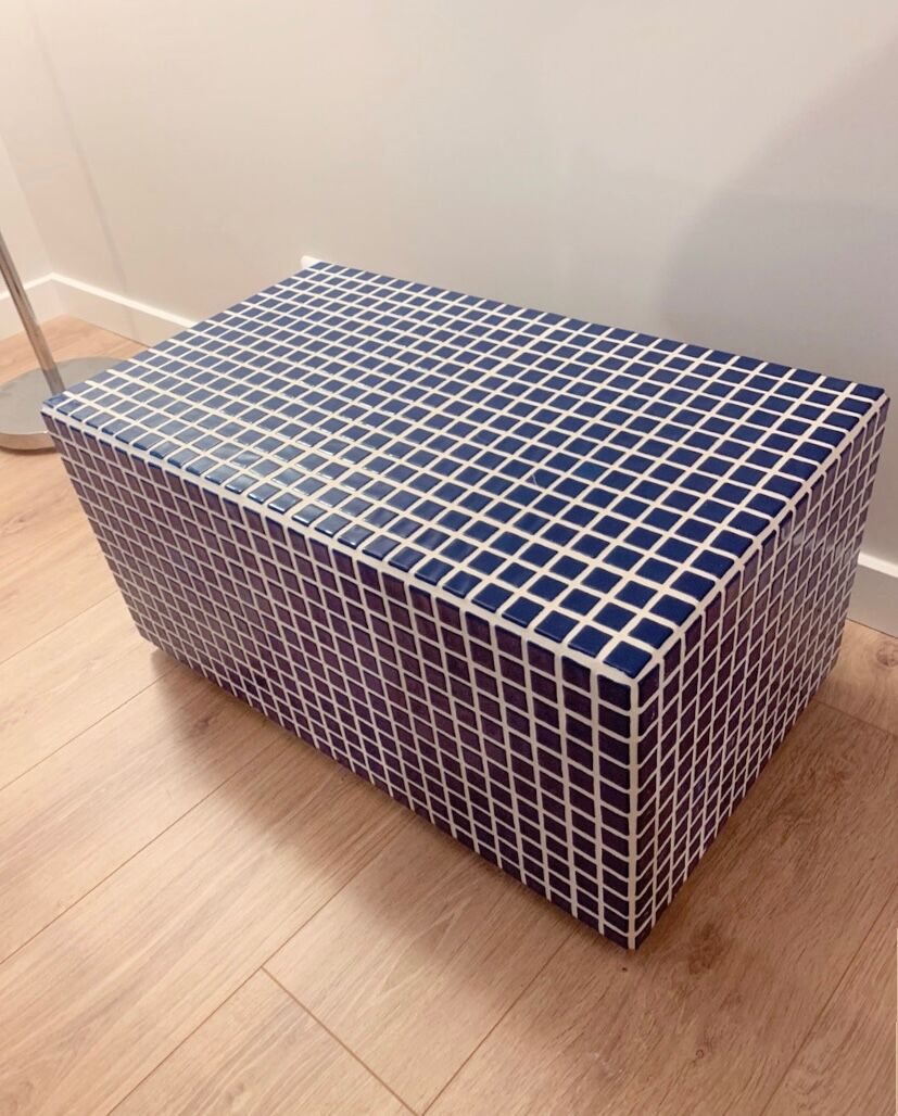 Table basse carrelage mosaïque bleu et joint beige | Selency