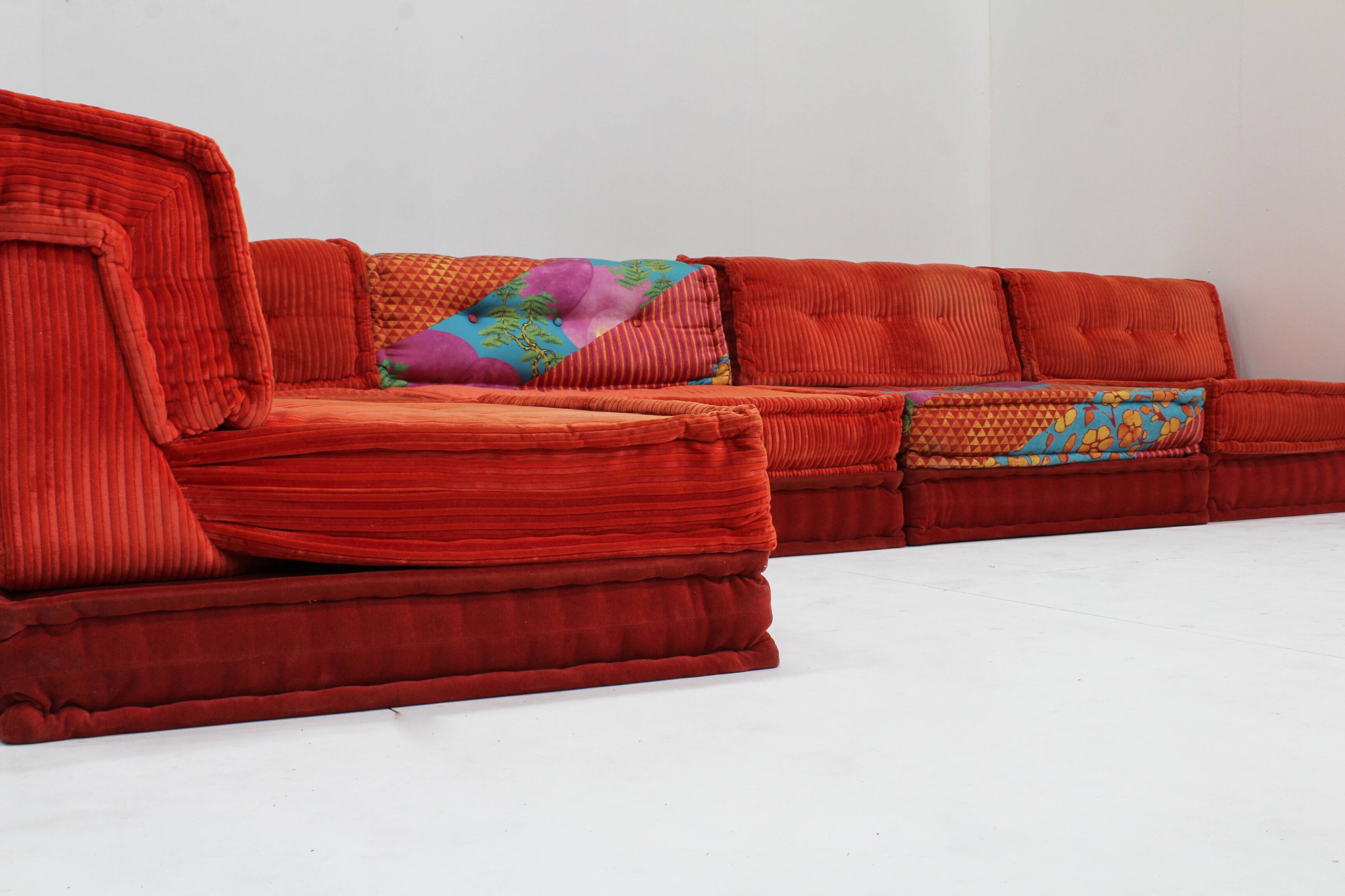 Canapé Mah Jong Roche Bobois Kenzo Takada design par Hans Hopfer, lot ...