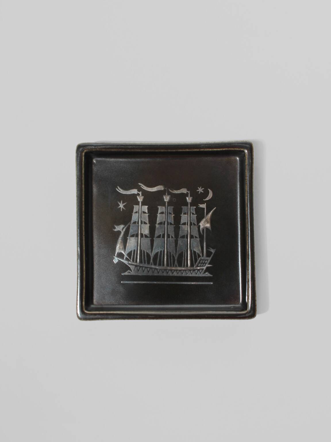 Cendrier en céramique "Facett" de Sven Jonson, pour Gustavsberg, années ...