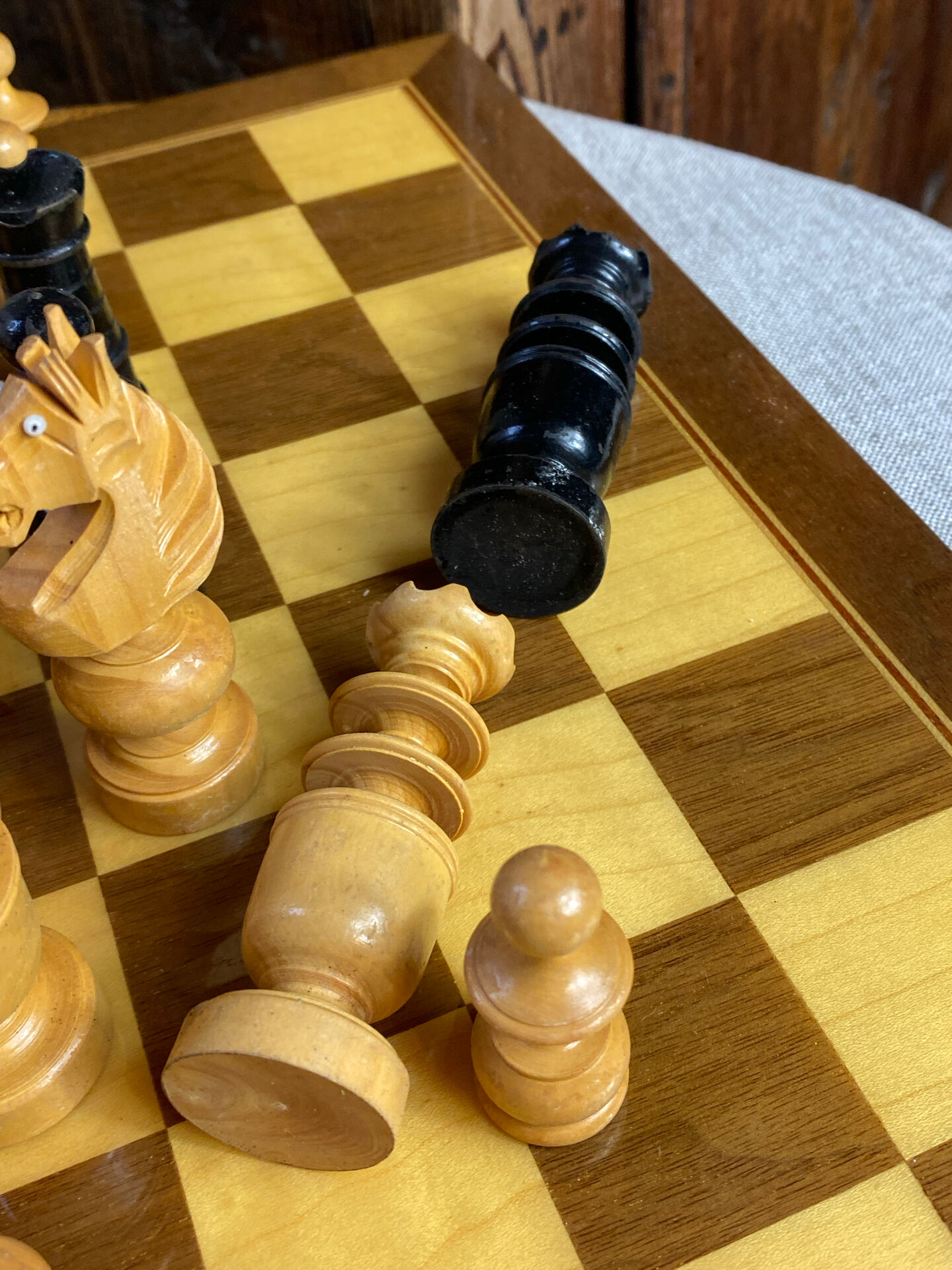 Jeu d’échec plateau et pièces en bois | Selency