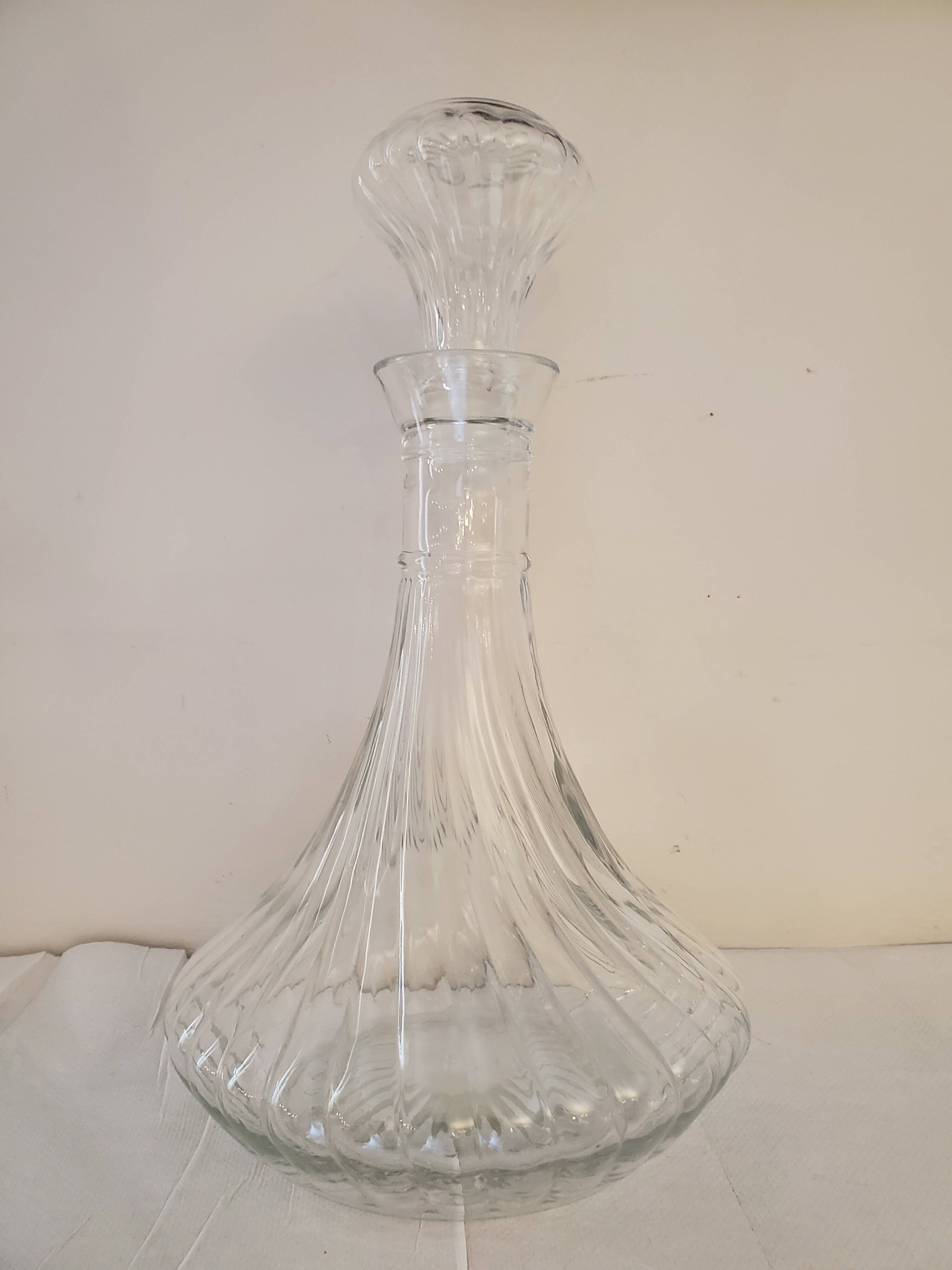 Carafe en verre moulé torsadé | Selency