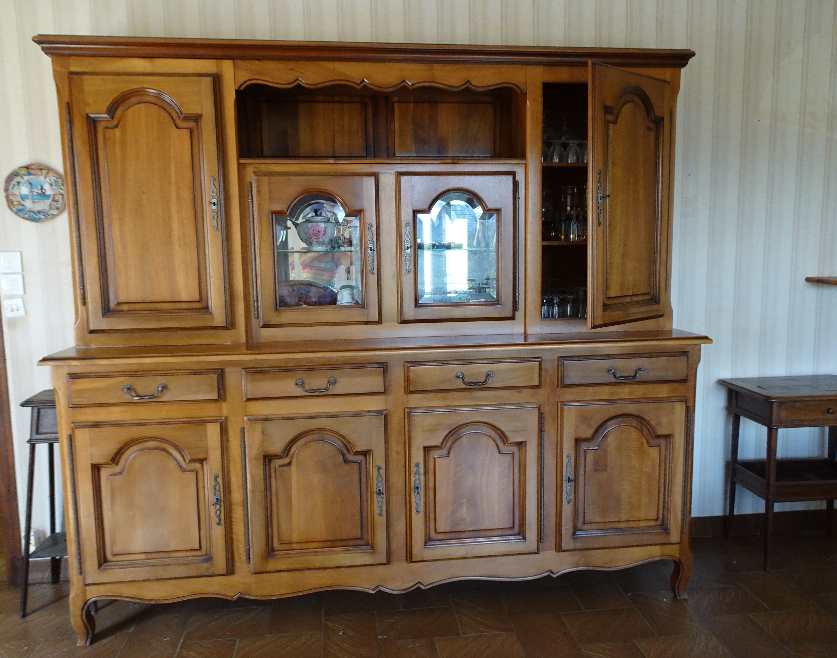 Buffet vaisselier en noyer | Selency