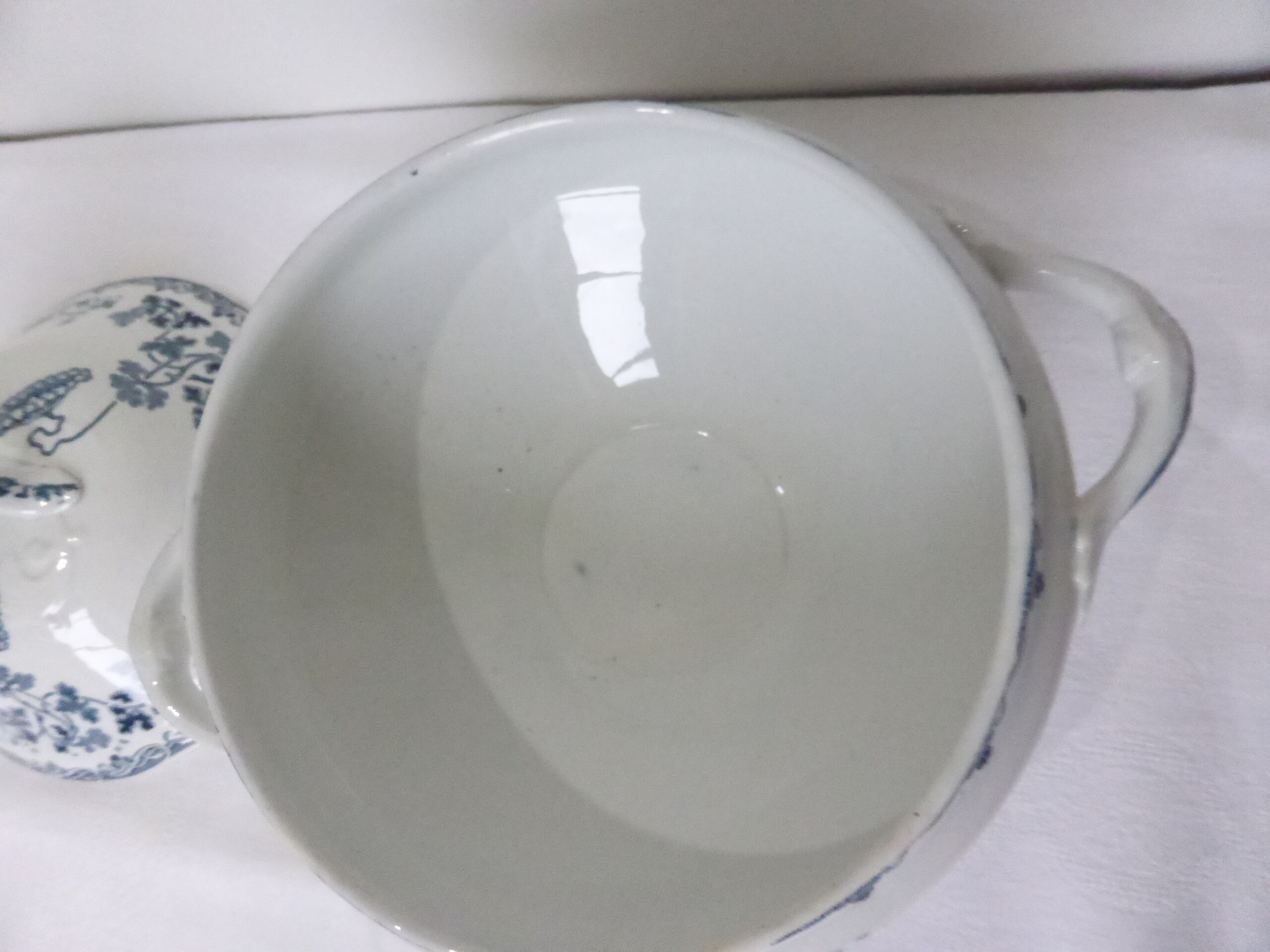 Soupière en terre de fer de St Amand et Hamage modèle Modern Style ...