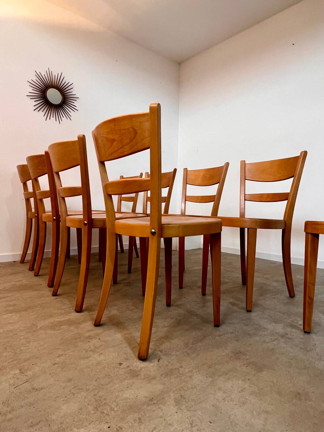 Lot de 9 chaises de bistrot vintage en bois design Horgen Glarus | Selency