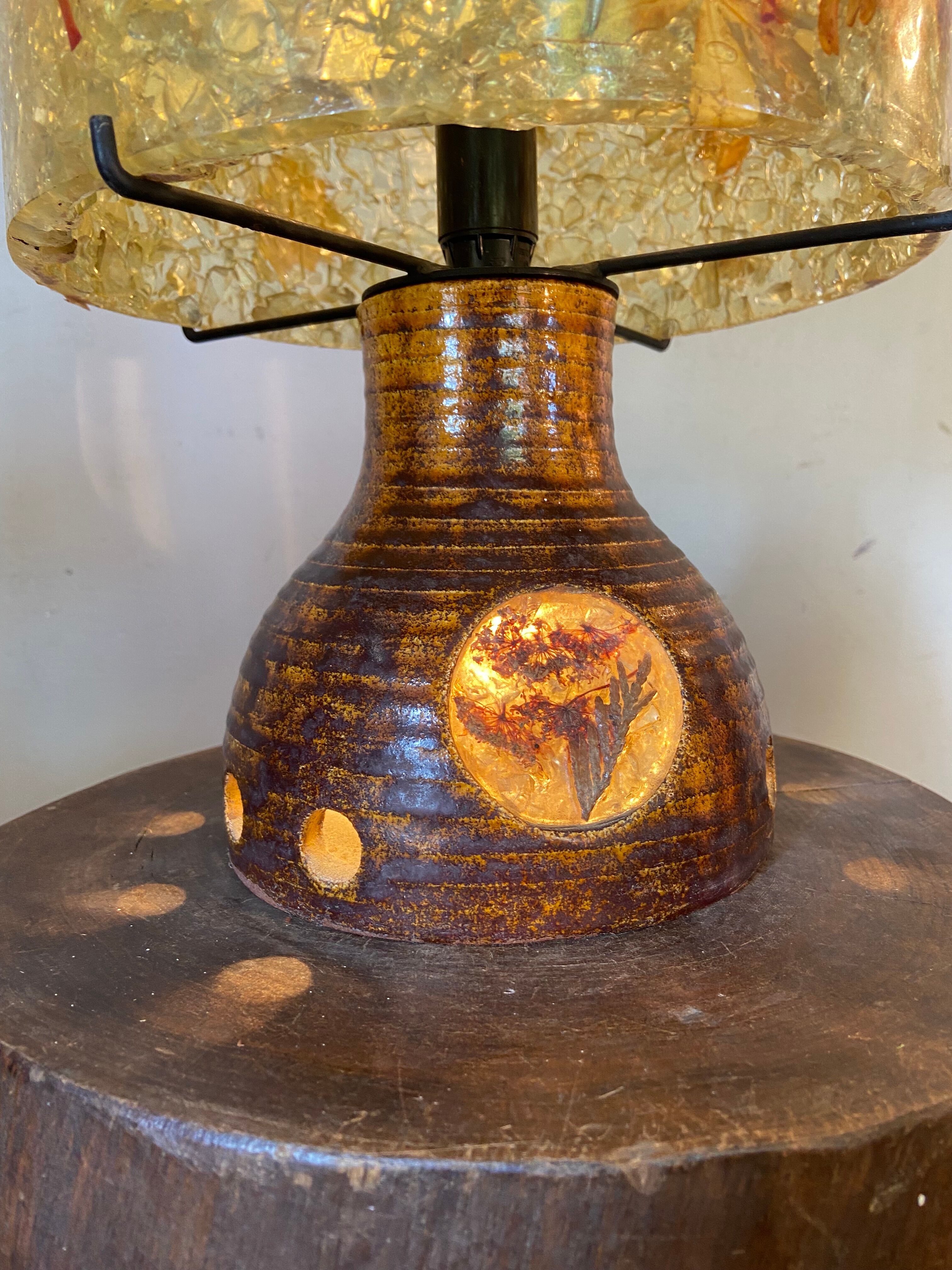 Lampe accolay en céramique ajourée et abat jour résine herbier années ...