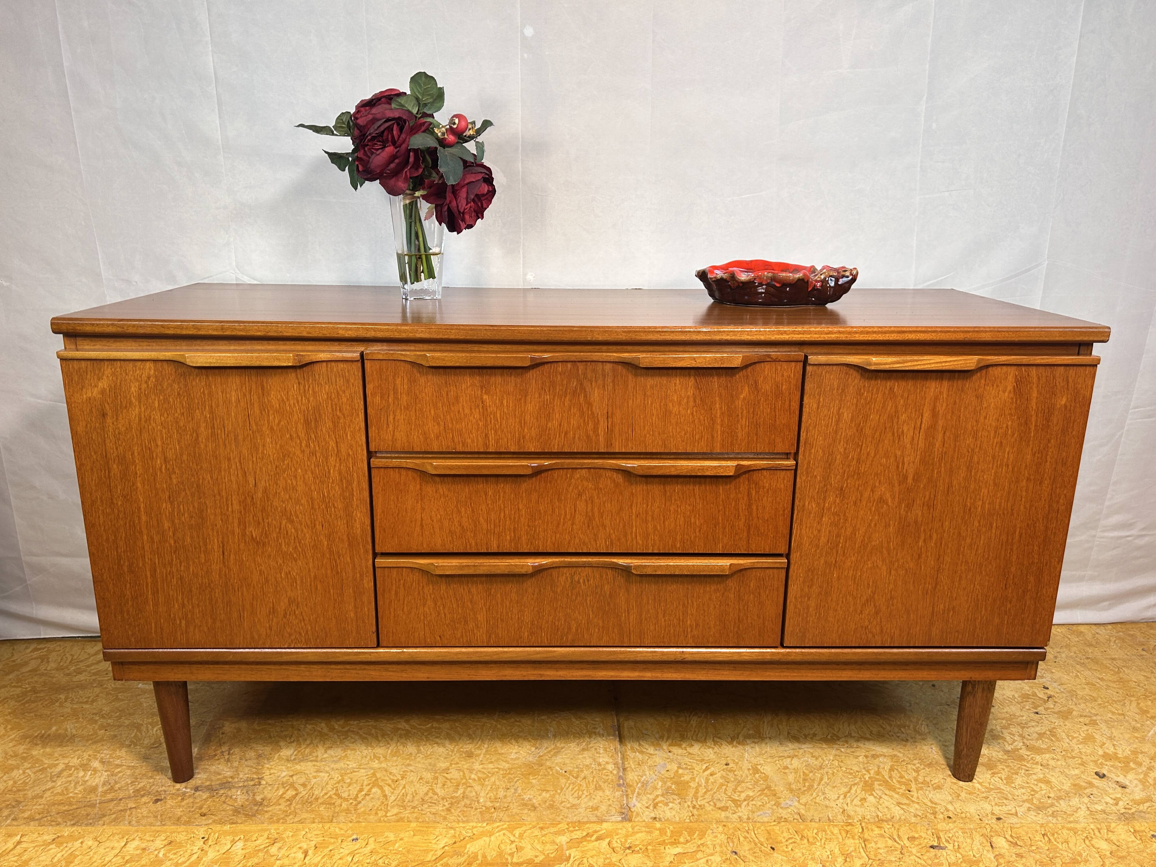 Buffet rétro vintage en teck du milieu du siècle par JS Sakol, 1970 ...