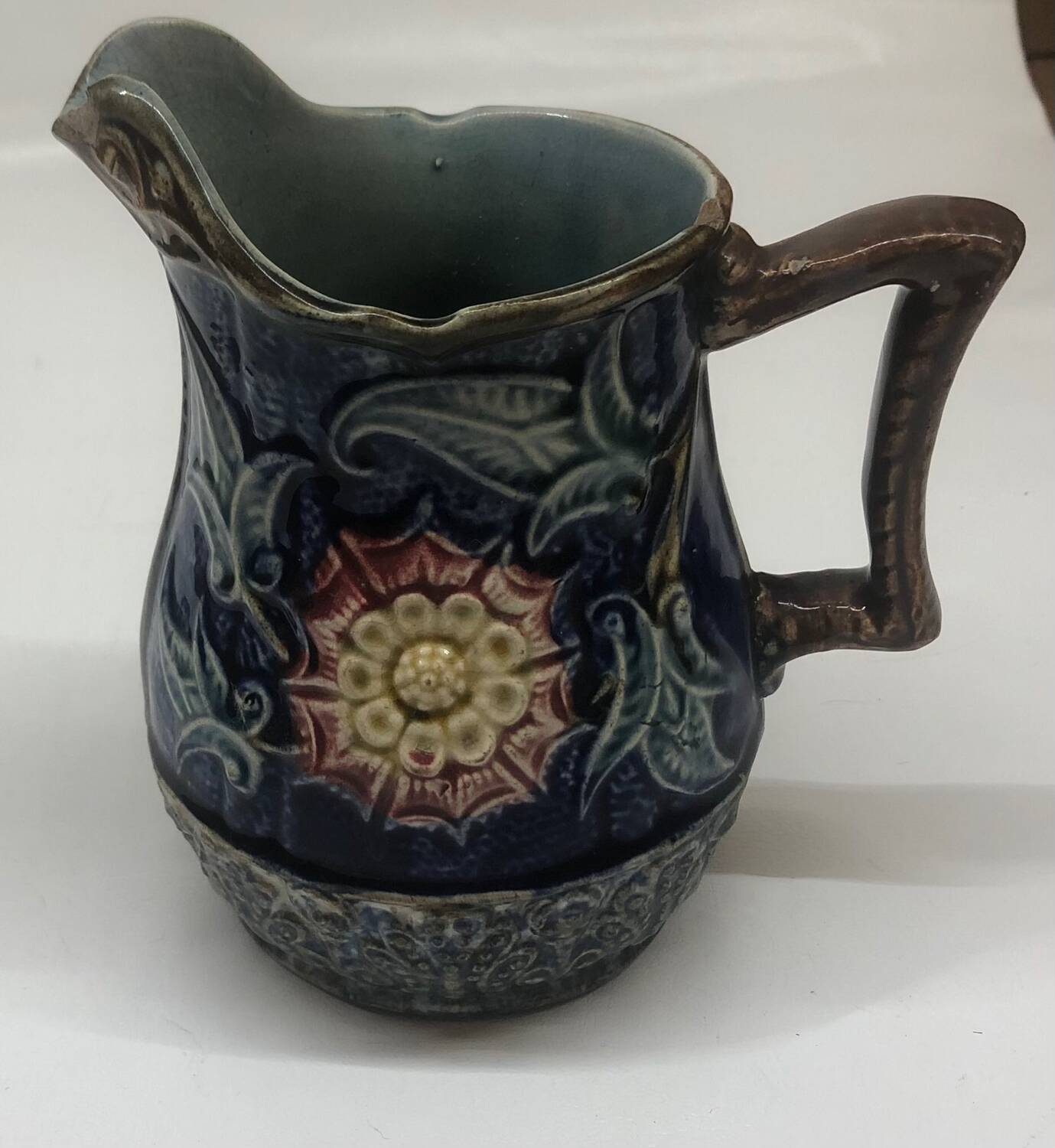 Pichet en barbotine Wasmuël signé AMC 1900 | Selency