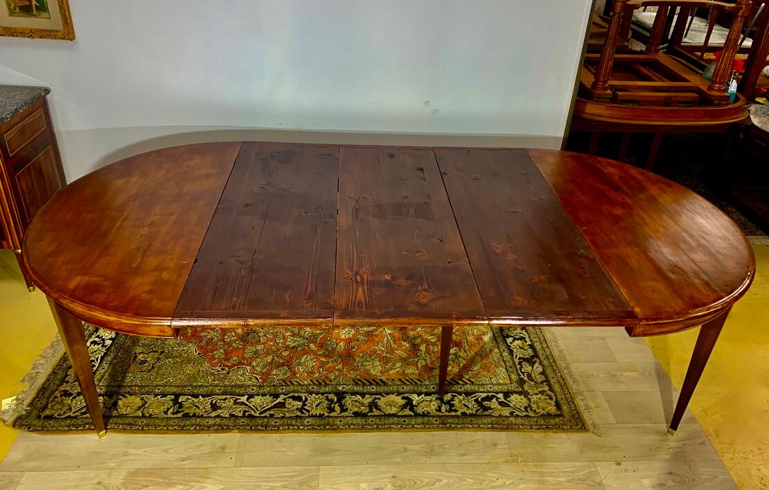 Table ronde en Noyer avec 3 rallonges | Selency