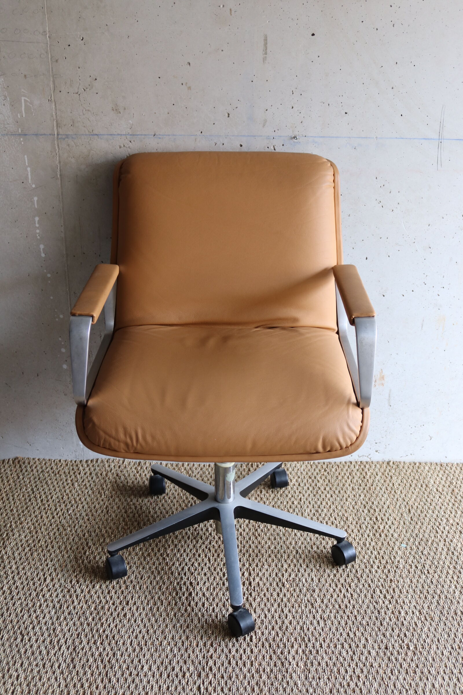 Fauteuil Delta 2000 Wilkhahn en cuir camel | Selency