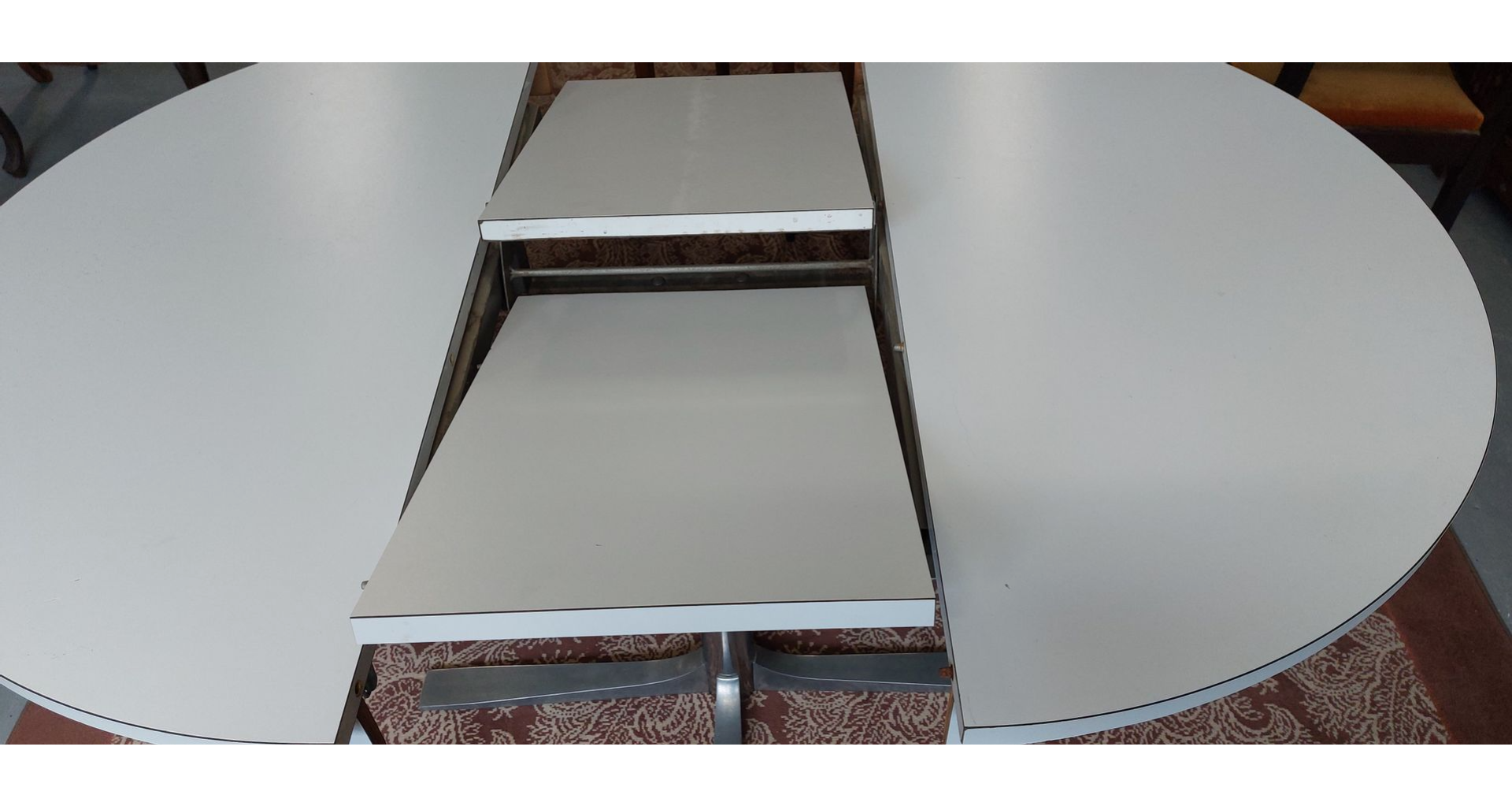 Table ronde avec rallonge Roche et Bobois, 1973 | Selency