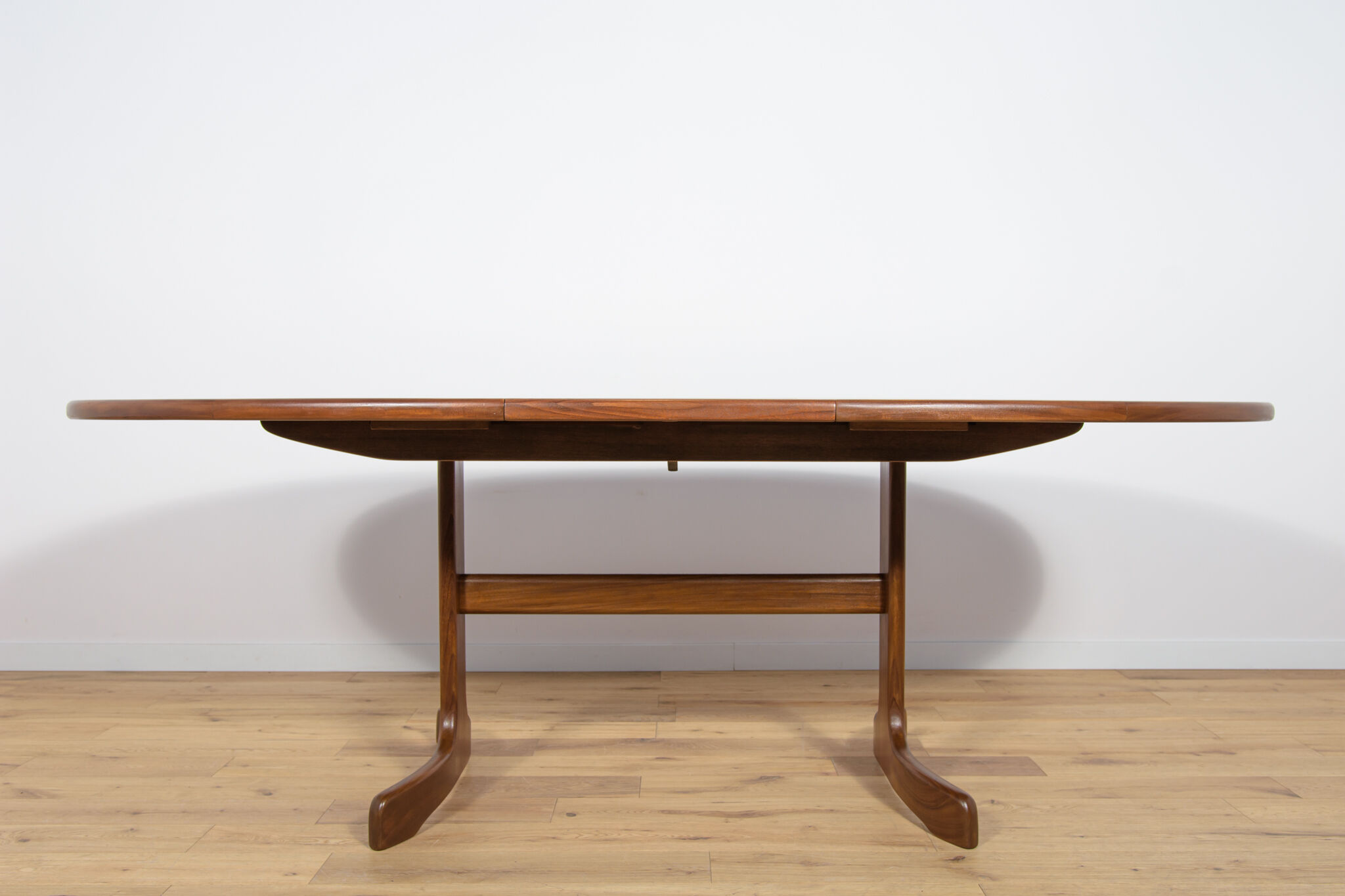 Table à manger ovale du milieu du siècle en teck de G-Plan, années 1960 ...